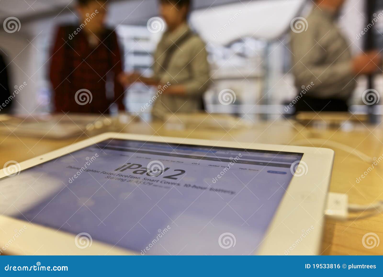 IPad 2, Apple Store editorial photo. Image of architecture - 19533816