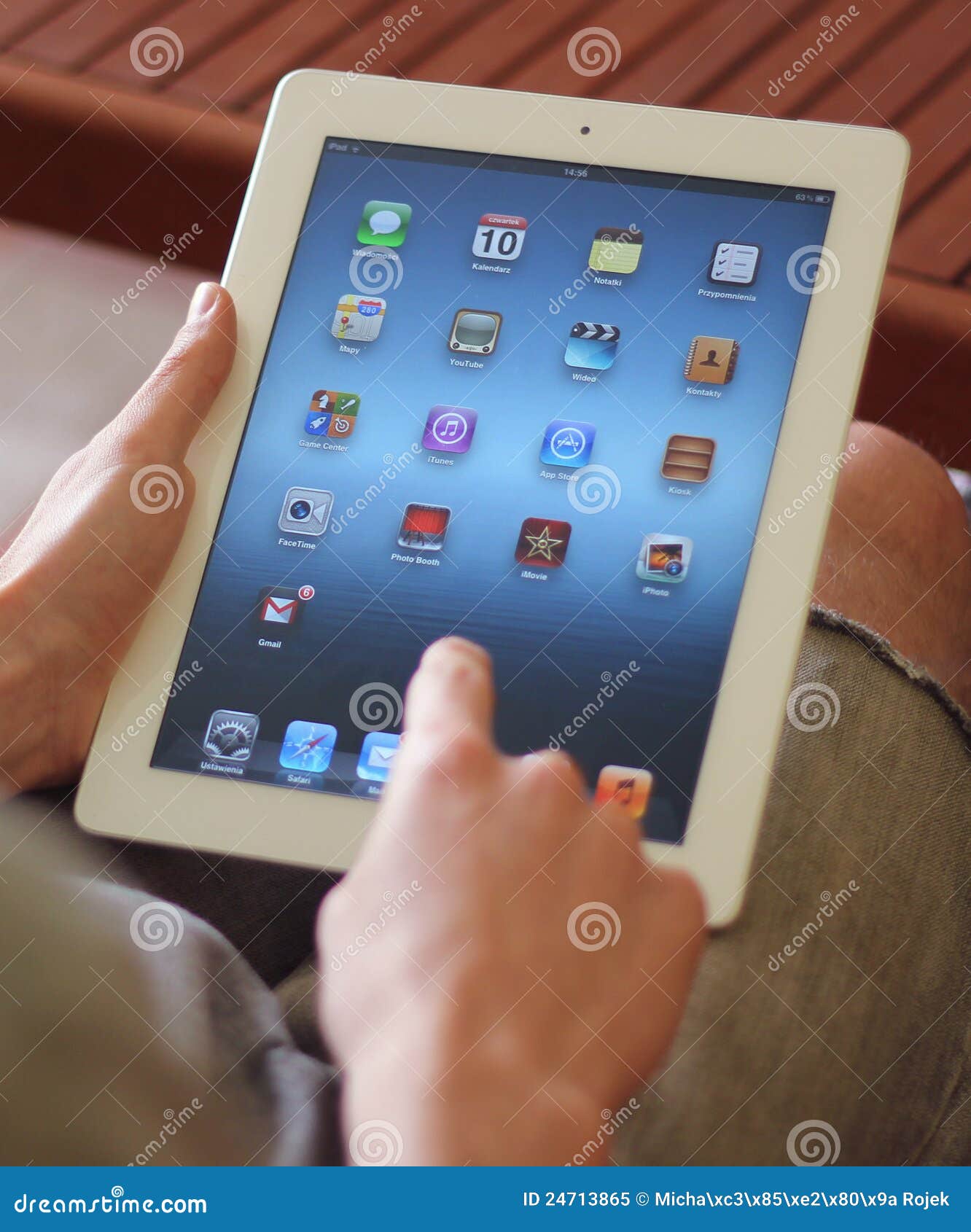 Ipad on hand editorial image. Image of hand, screen, camera - 24713865