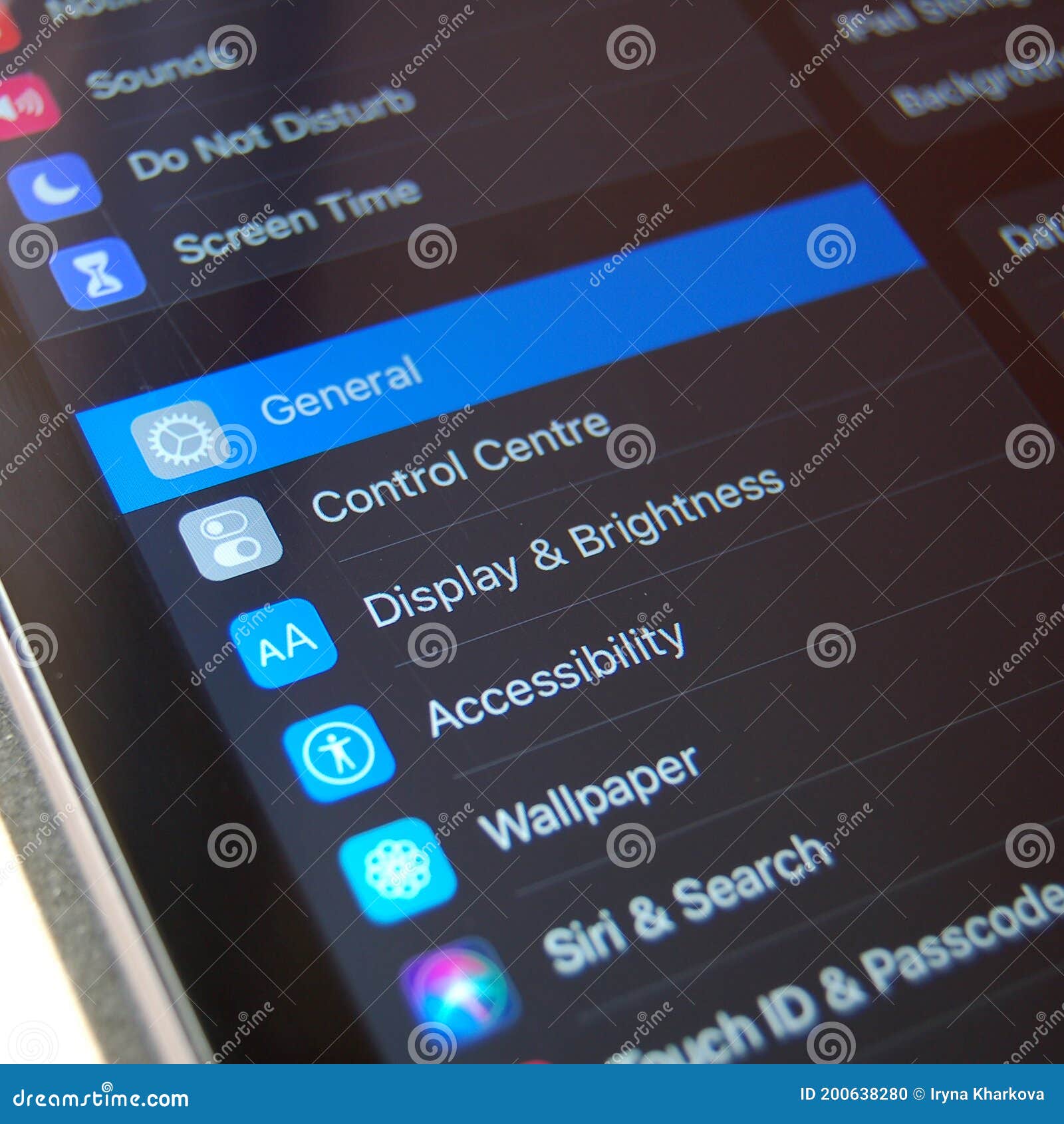 IPadOS / IOS Dark Mode, Menu To Switch between Light and Dark Mode ...