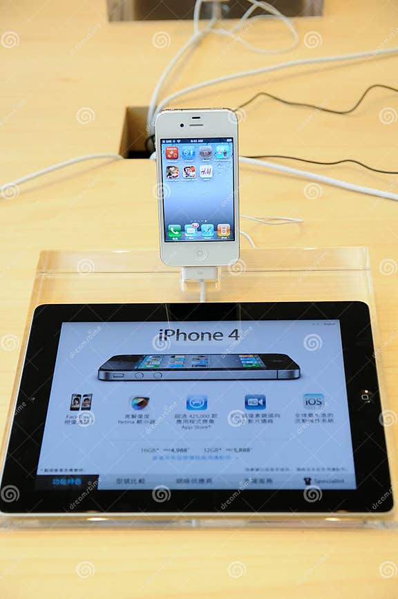 Iphone 4 Display in Apple Store Editorial Photo - Image of electronic ...