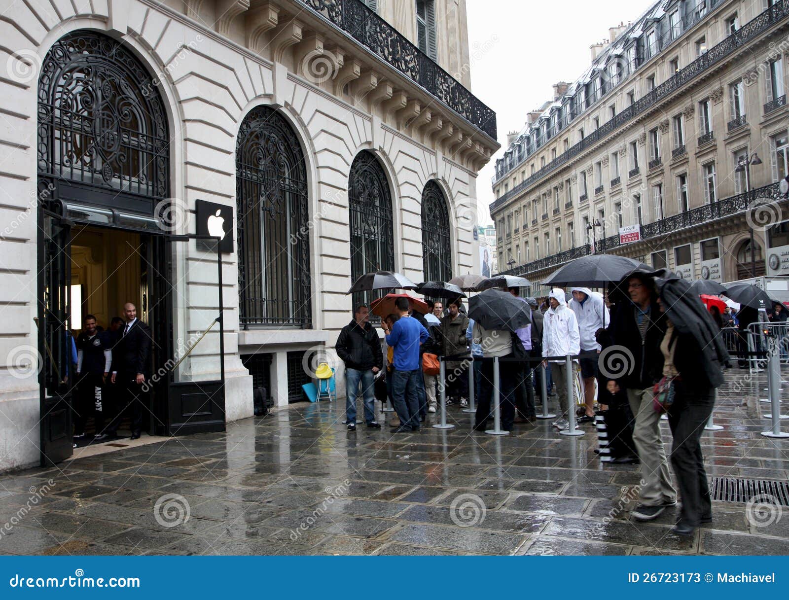 IPhone 5 Draws Fans To Apple Stores in Paris Editorial Stock Photo ...