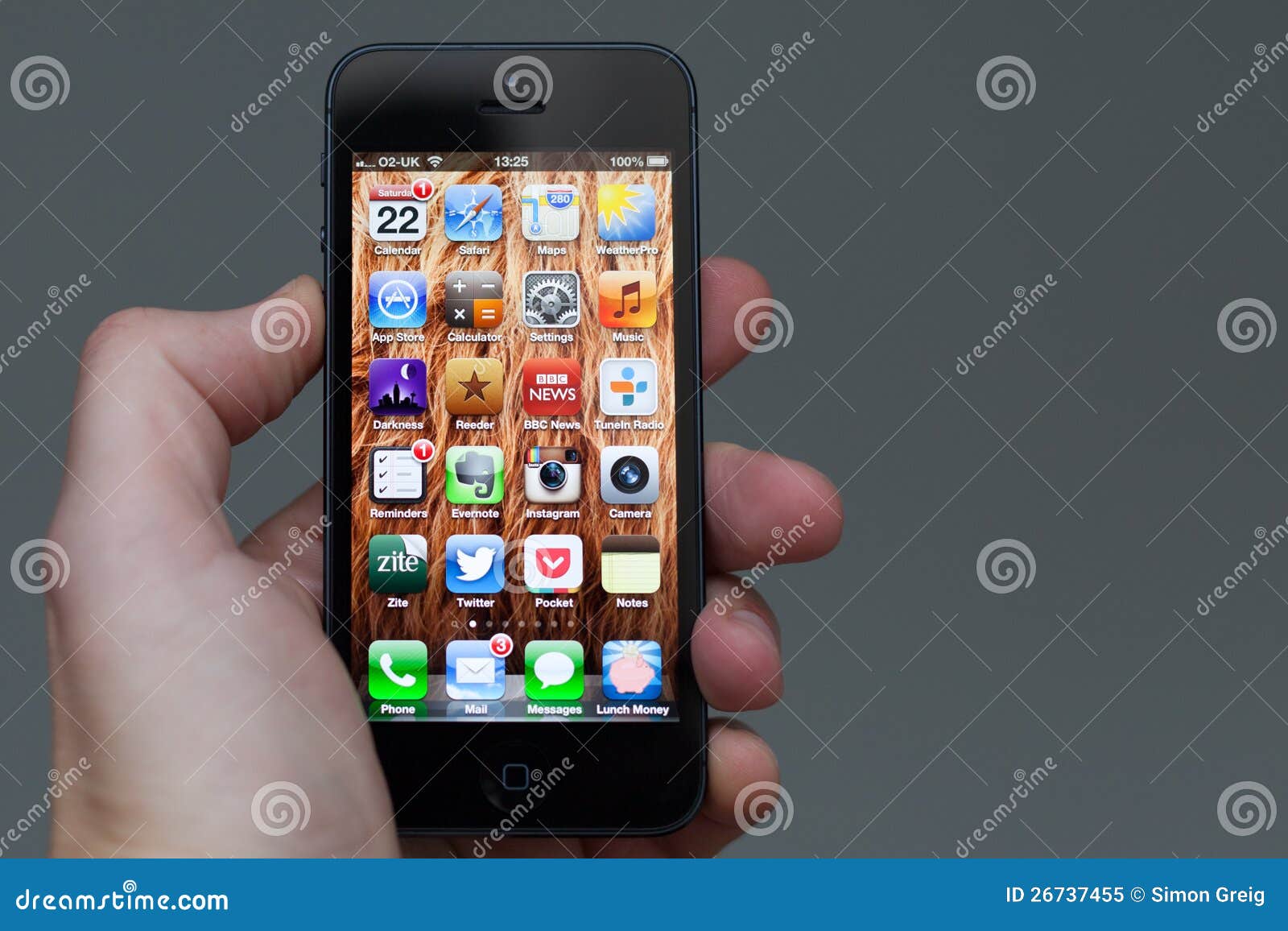 IPhone 5 Held In Hand Editorial Image - Image: 26737455