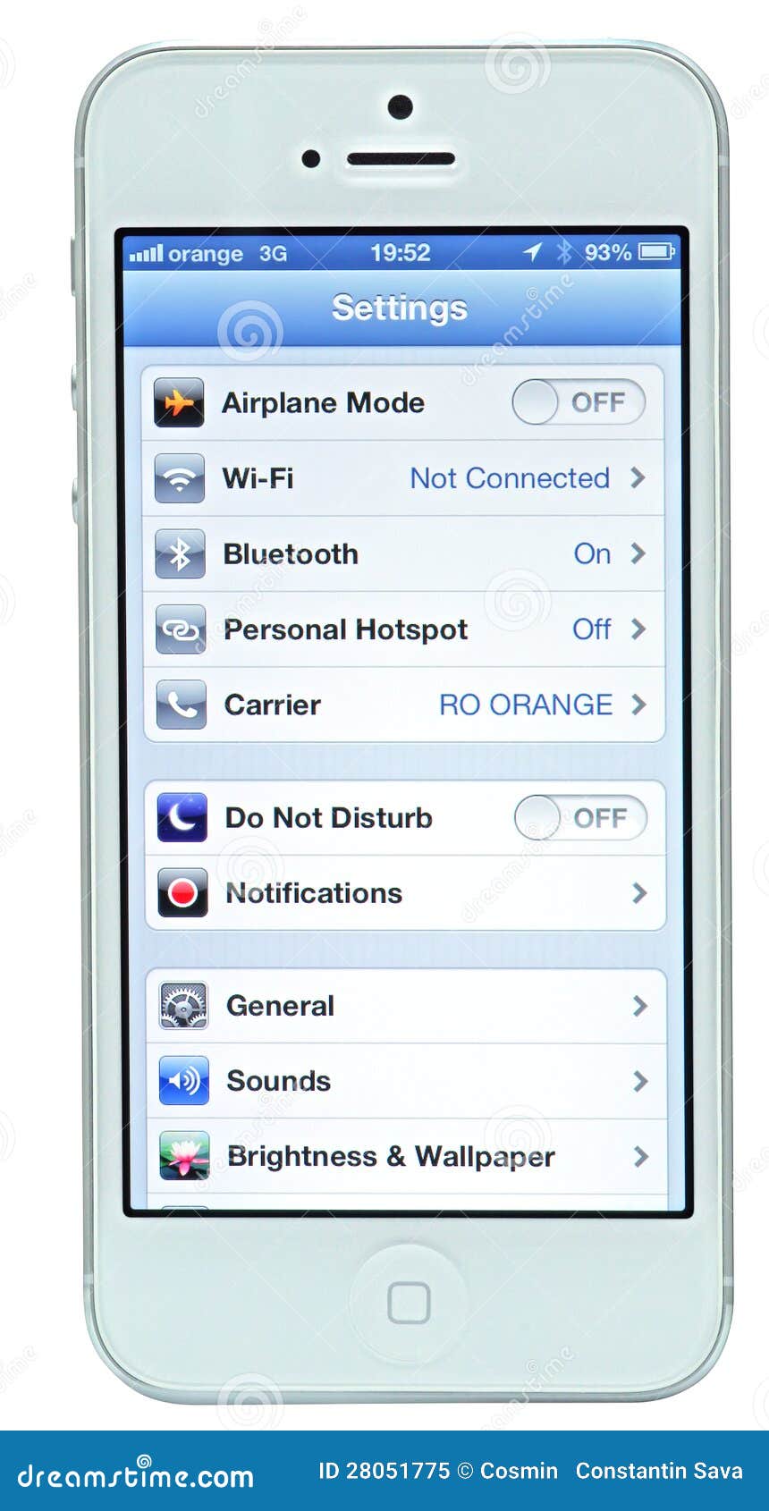 IPhone 5 with iOS 6 editorial image. Image of internet - 28051775