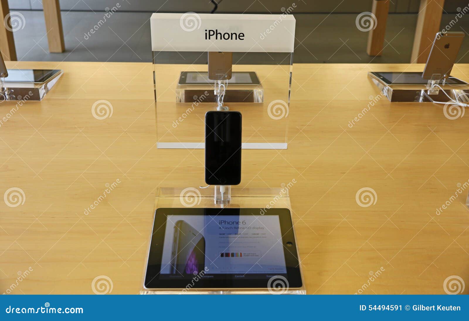 IPhone Displayed in an Apple Store Editorial Photo - Image of portable ...