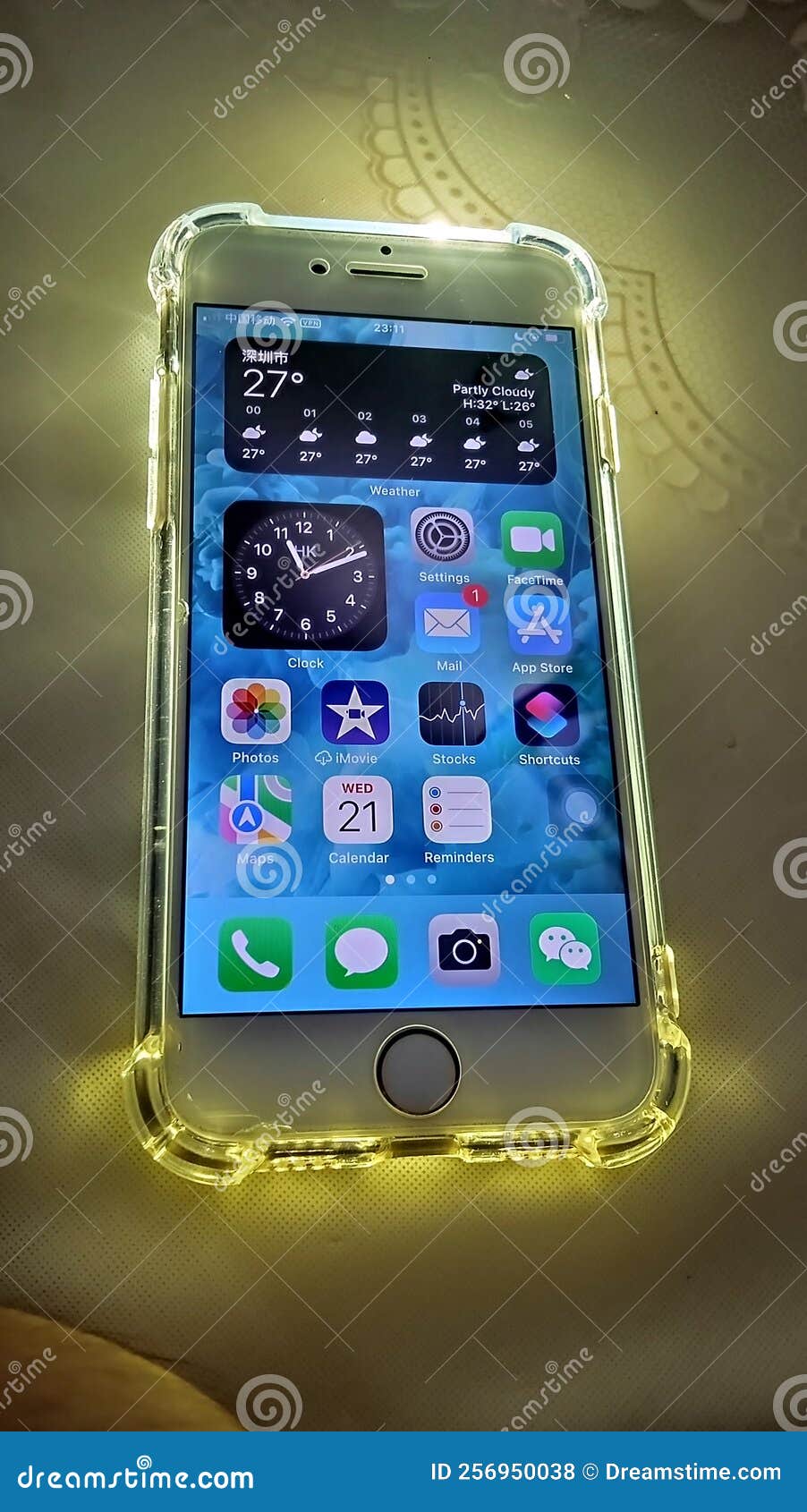 Iphone flash light Apple editorial stock photo. Image of light - 256950038
