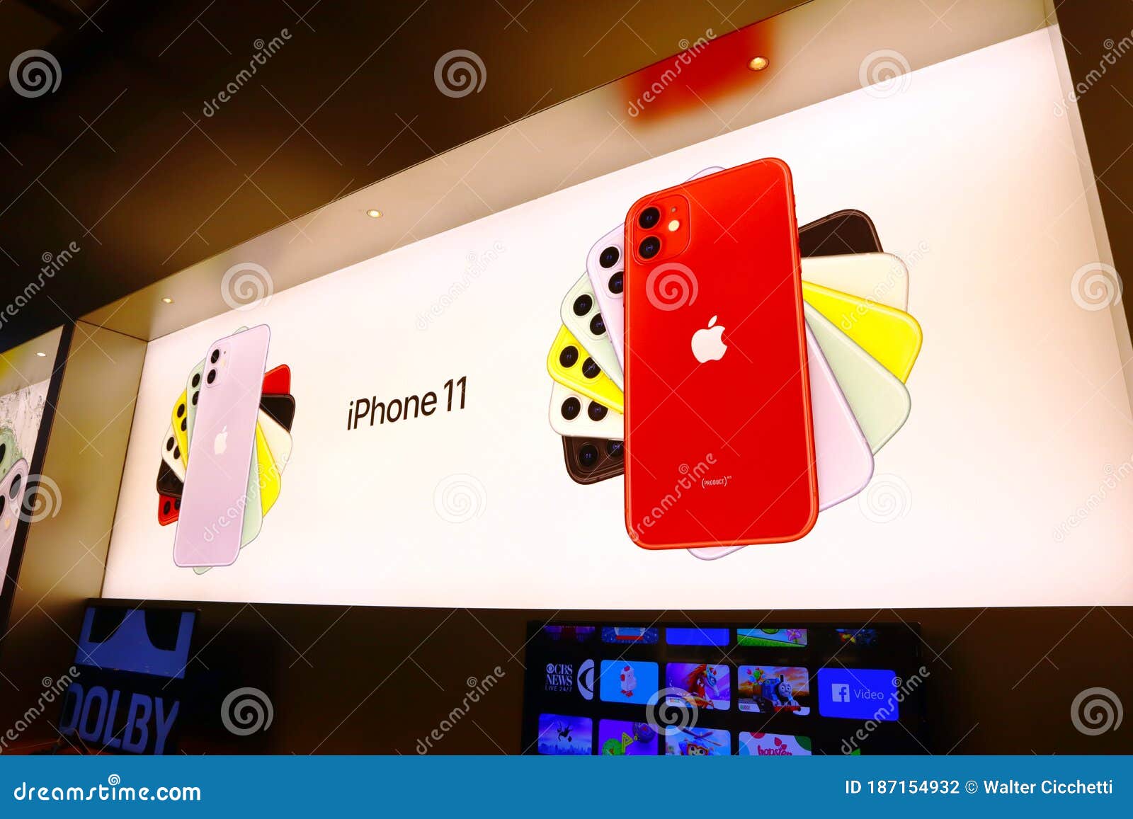 IPhone 11 Inside the Apple Store Editorial Photography - Image of ...