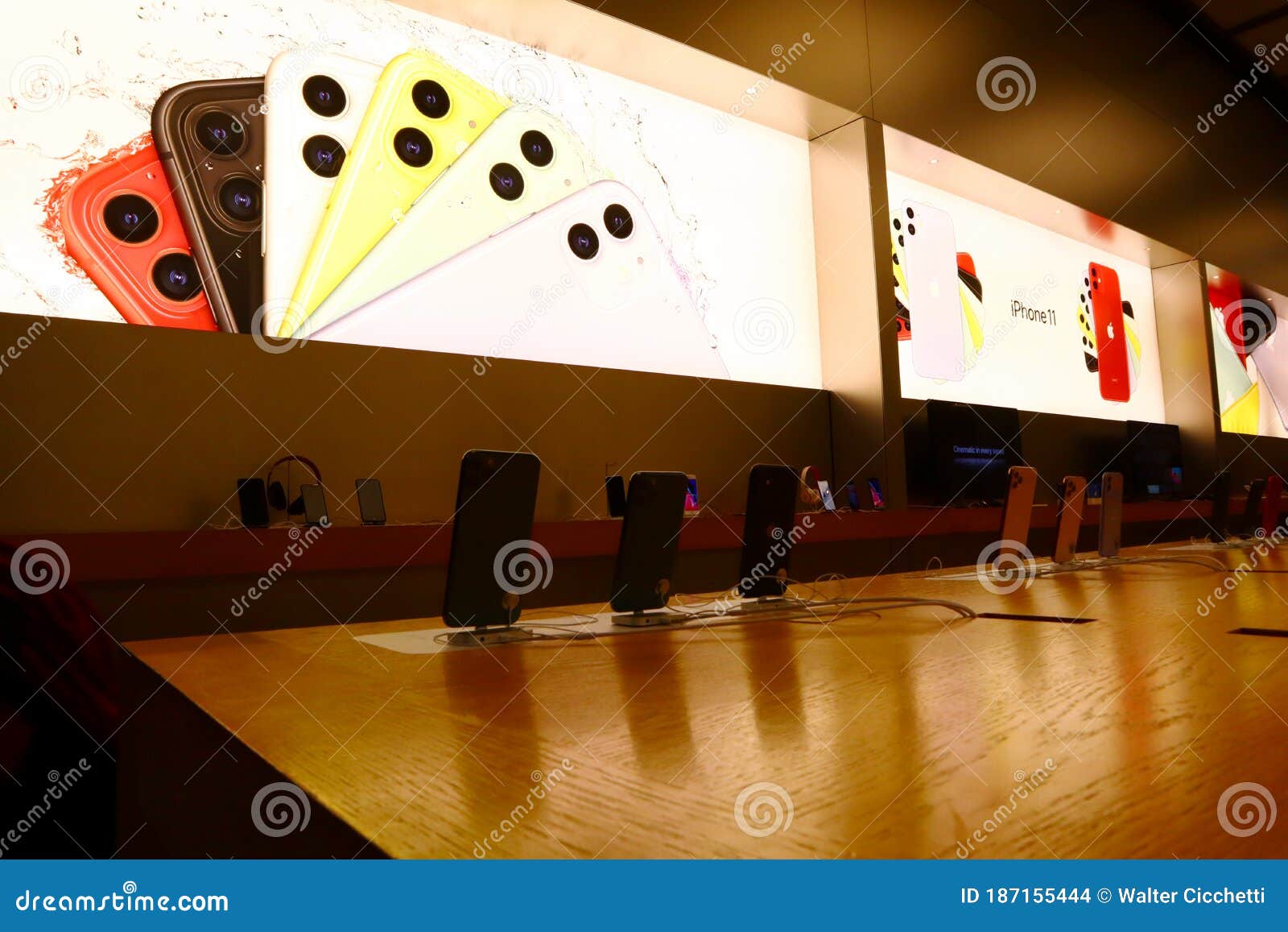 IPhone 11 Inside the Apple Store Editorial Stock Image - Image of ...