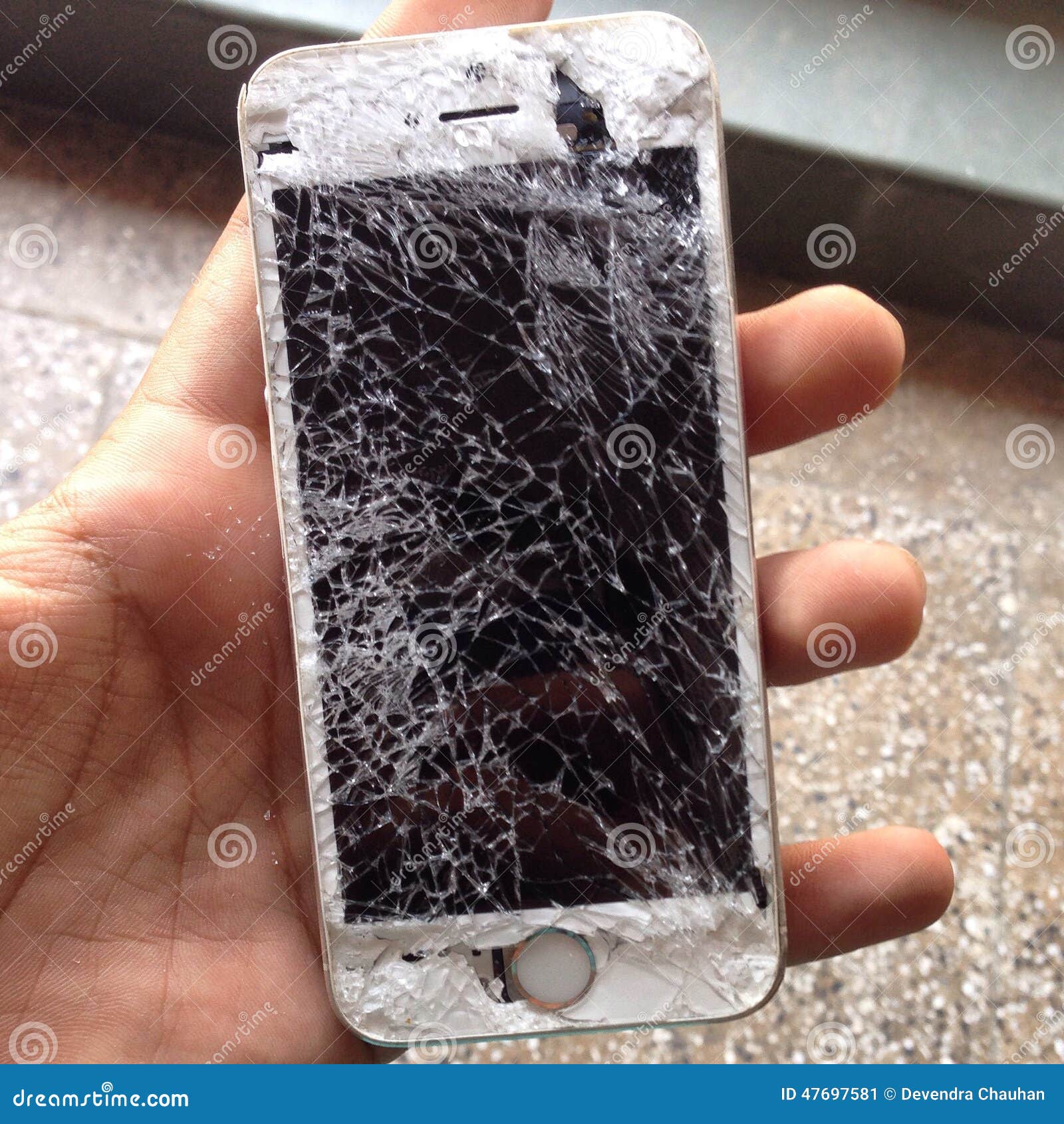 IPhone Quebrado 5s Foto Editorial - Imagem: 47697581