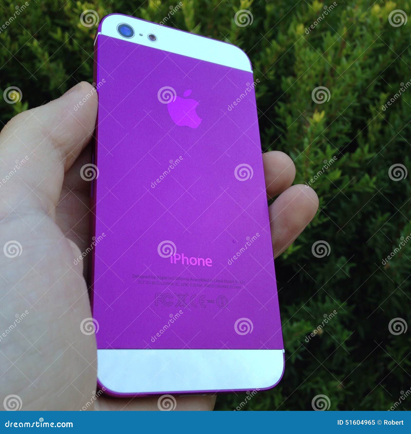 Iphone roxo imagem editorial. Imagem de roxo, costume - 51604965