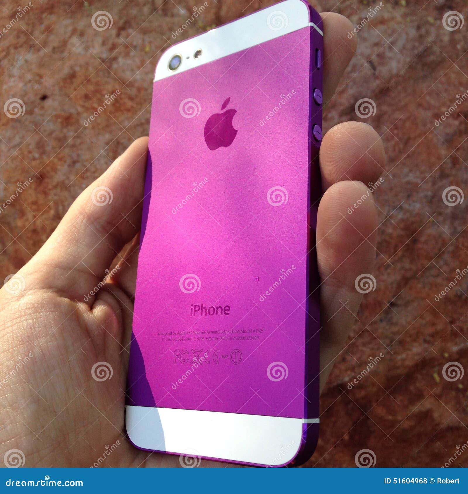 Iphone roxo foto de stock editorial. Imagem de quadro - 51604968