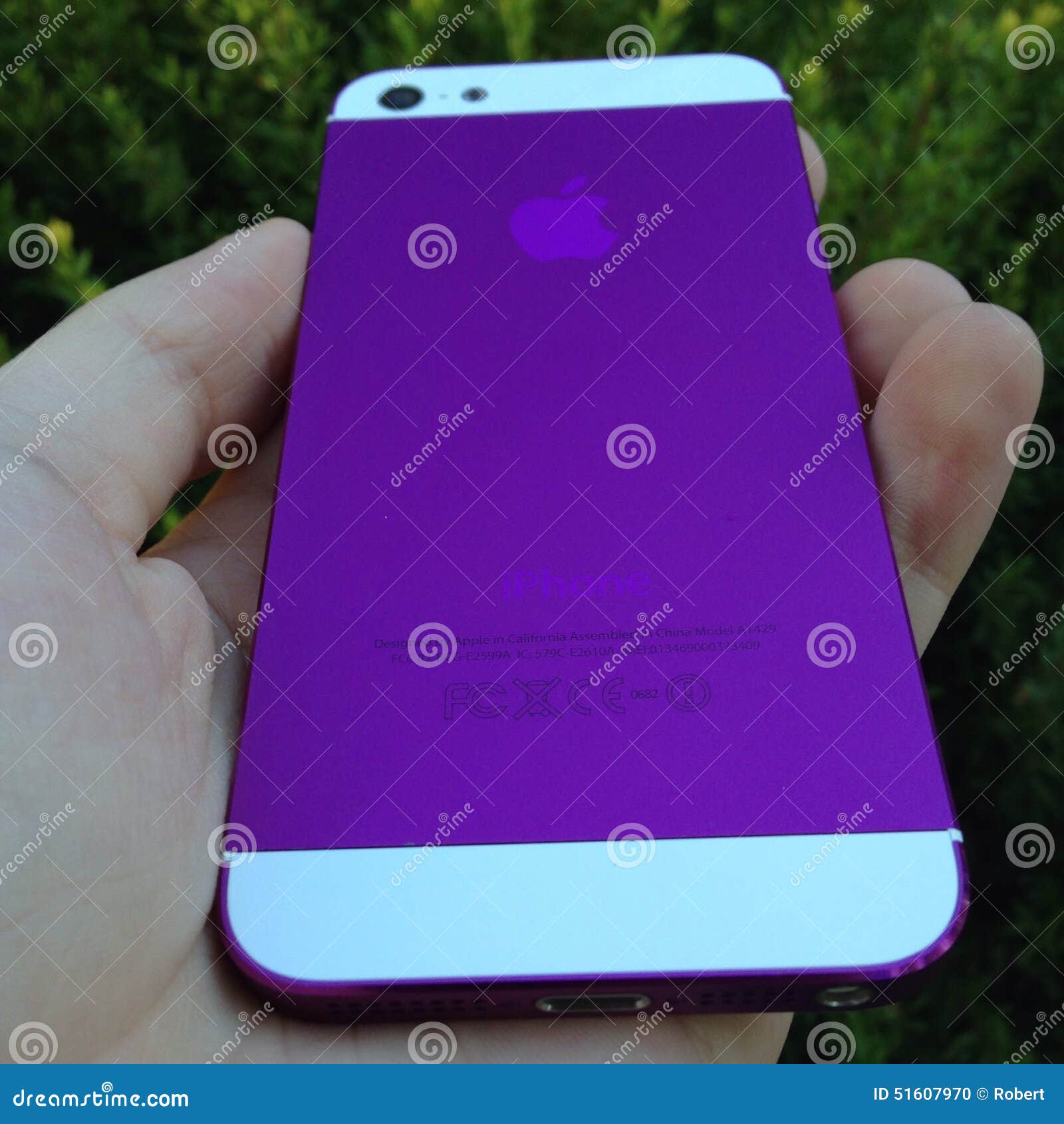 Iphone roxo imagem editorial. Imagem de quadro, violeta - 51607970