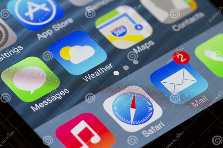 Iphone screen apps editorial photography. Image of communicate - 33734692