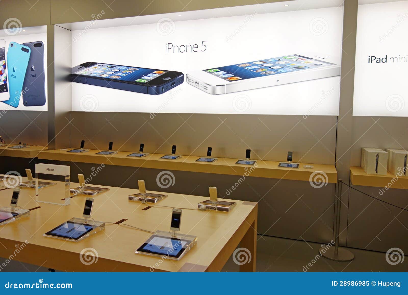 Iphone5 in apple store editorial image. Image of communication - 28986985
