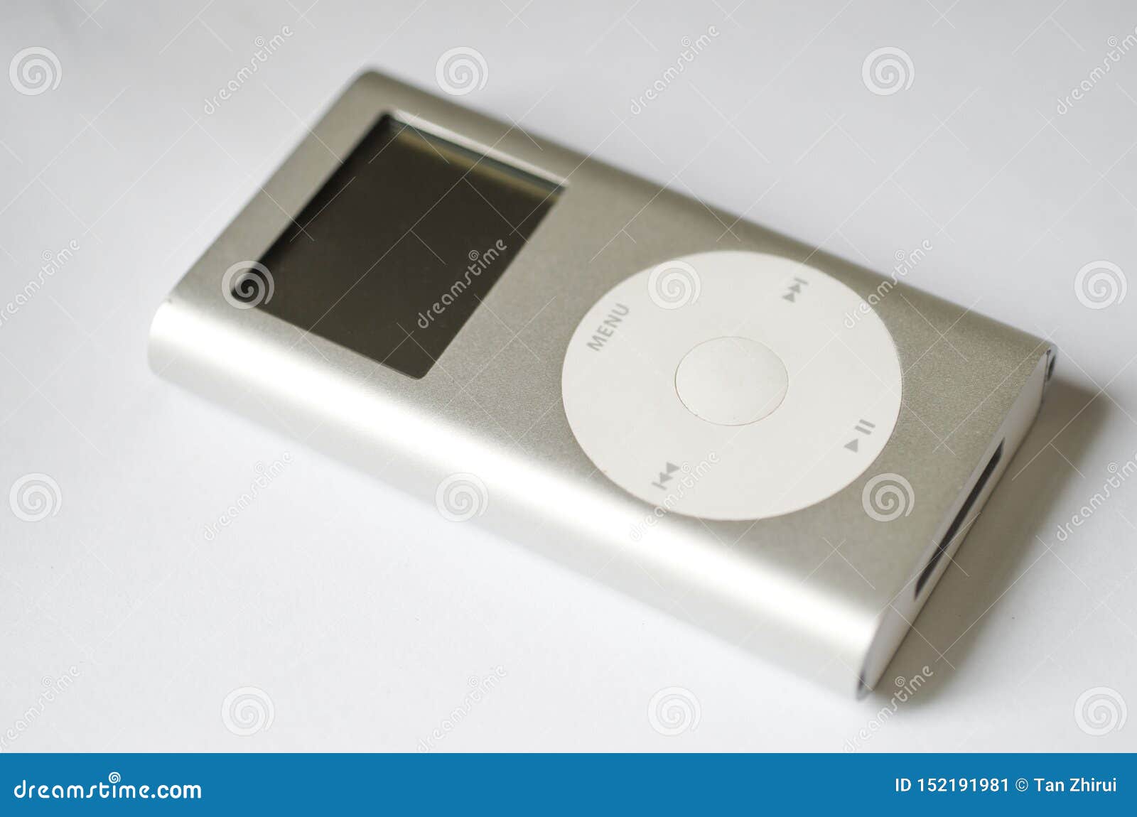 Ipod mini in 2002 editorial photo. Image of apple, music - 152191981