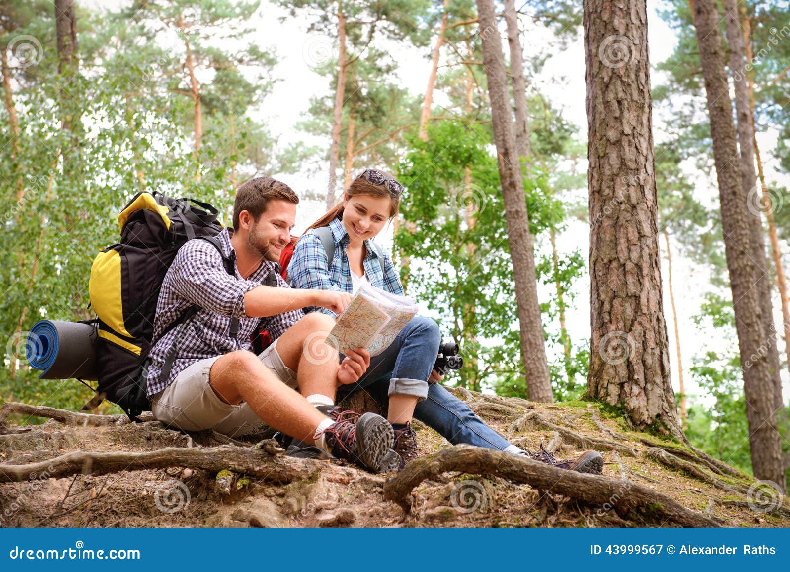 Ir de excursión pares imagen de archivo. Imagen de alza - 43999567