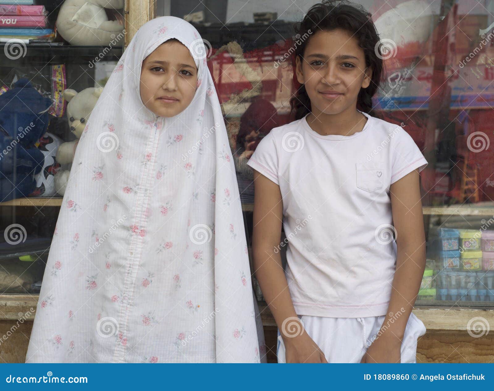 Iraq Refugee Girls editorial image. Image of drama, inhuman - 18089860