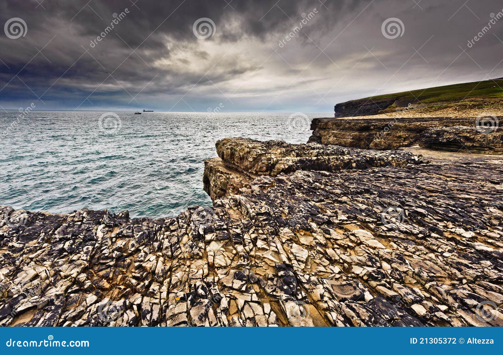 Ireland, Cliffs Under Dramatic Sky, Loop Head Stock Photo - Image of ...