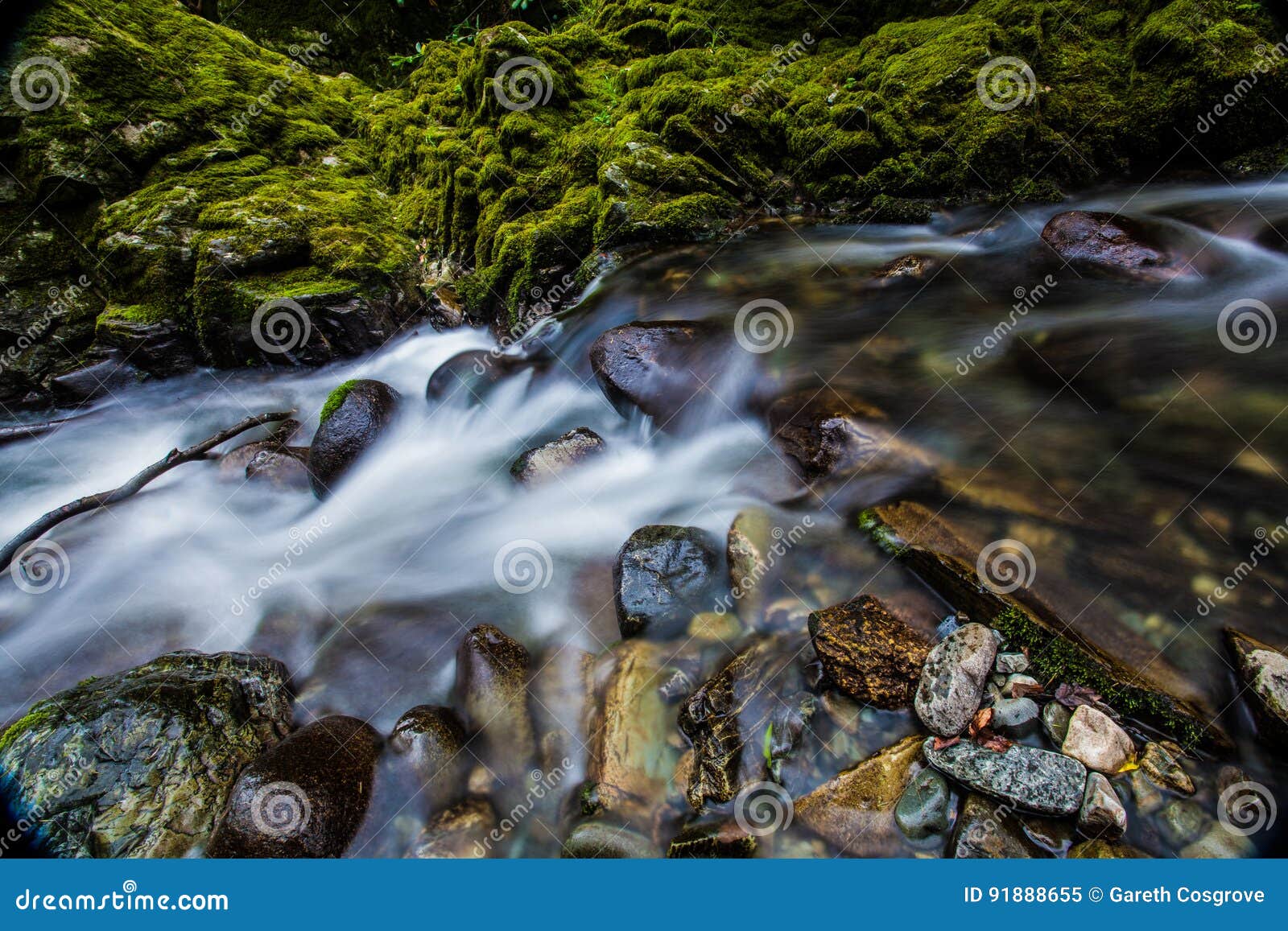 Ireland flod fotografering för bildbyråer. Bild av lopp - 91888655