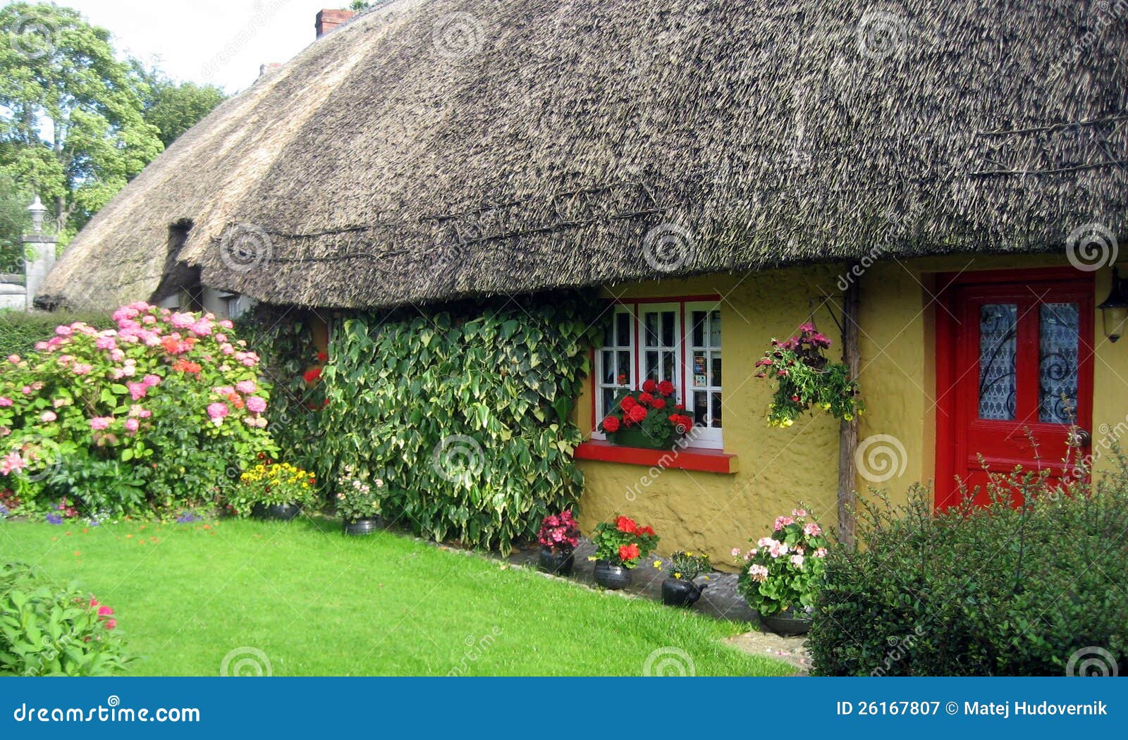 Traditional Cottage Stock Photo | CartoonDealer.com #3563550