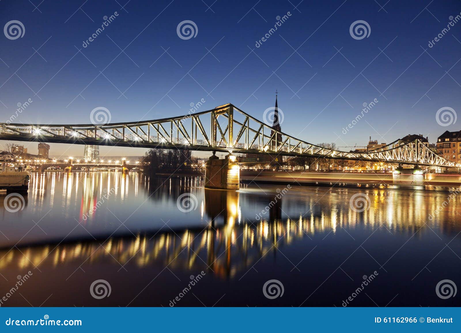 The Iron Bridge in Frankfurt Stock Photo - Image of cityscape, eiserner ...