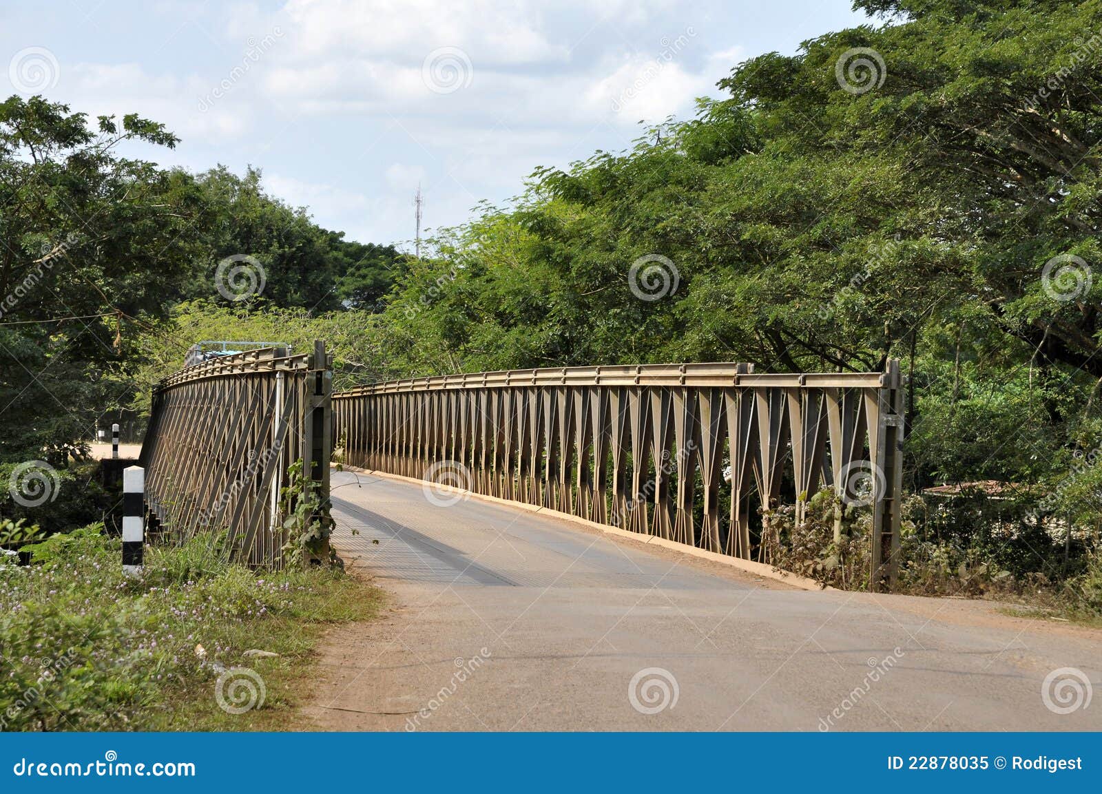 Iron Bridge Way Road Country Stock Image - Image of grass, bridge: 22878035