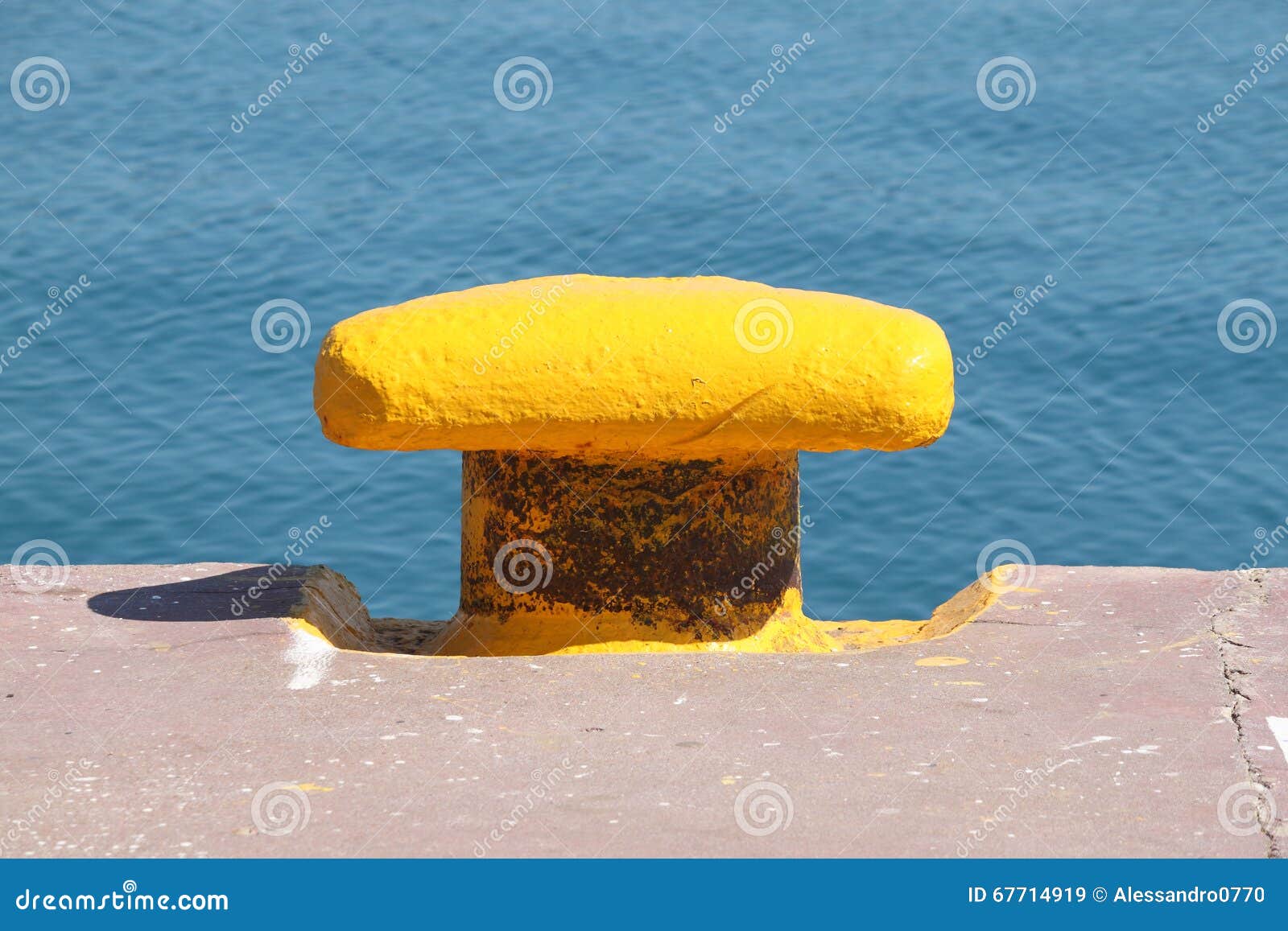 Iron dock cleat stock image. Image of dock, harbor, boating - 67714919