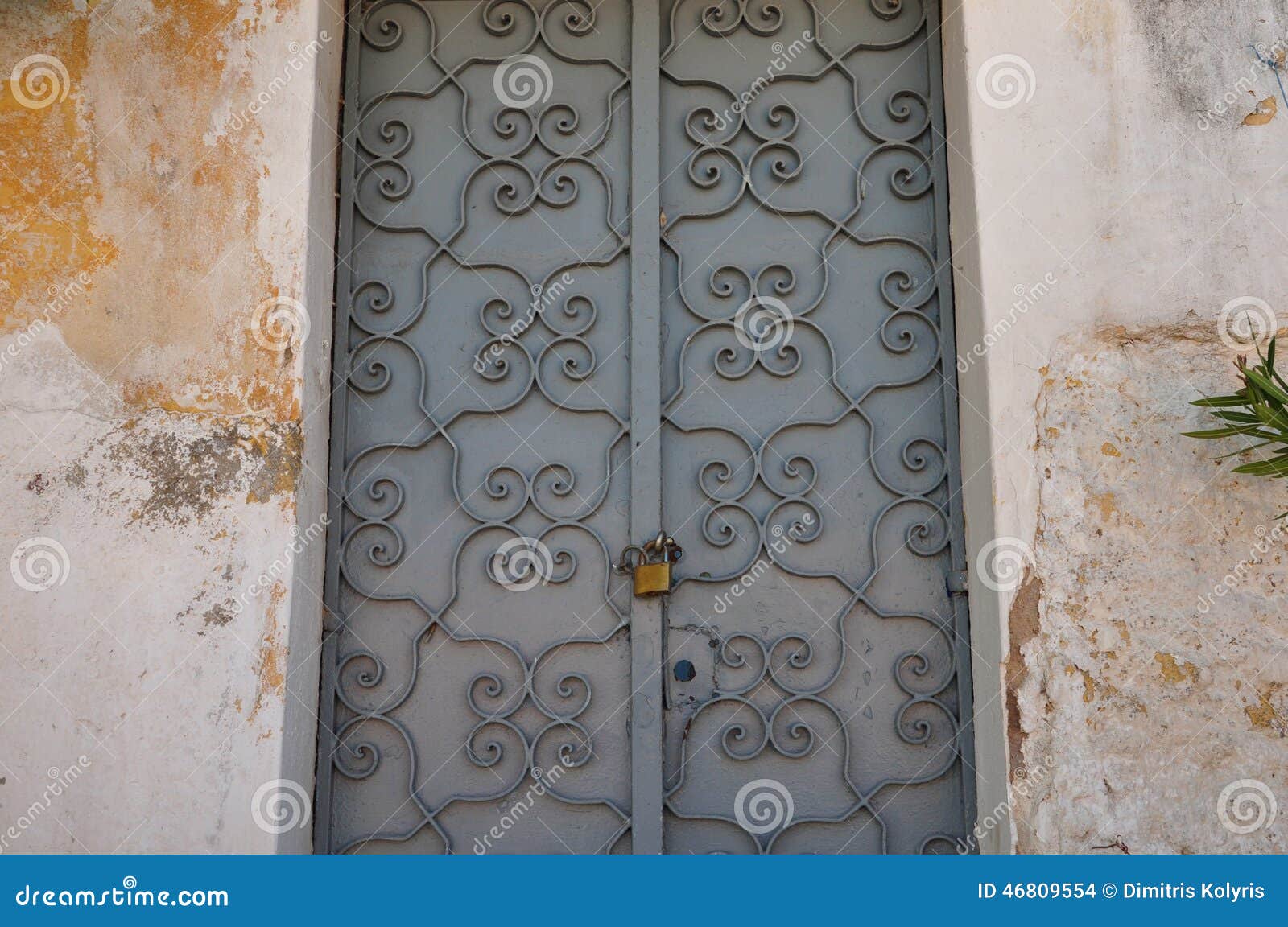 Iron gate textured wall stock photo. Image of metalwork - 46809554