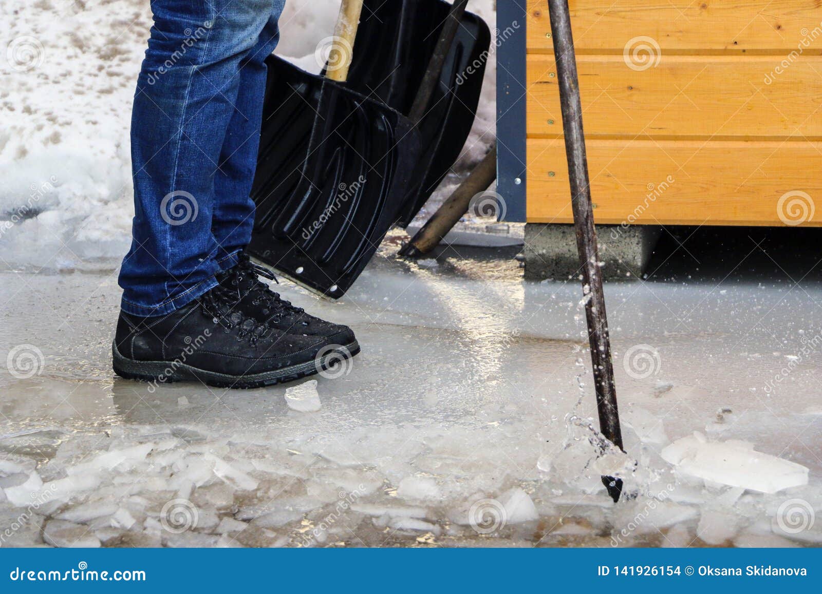 Iron Ice Pick Break the Ice To Drain the Water in the Spring during the ...