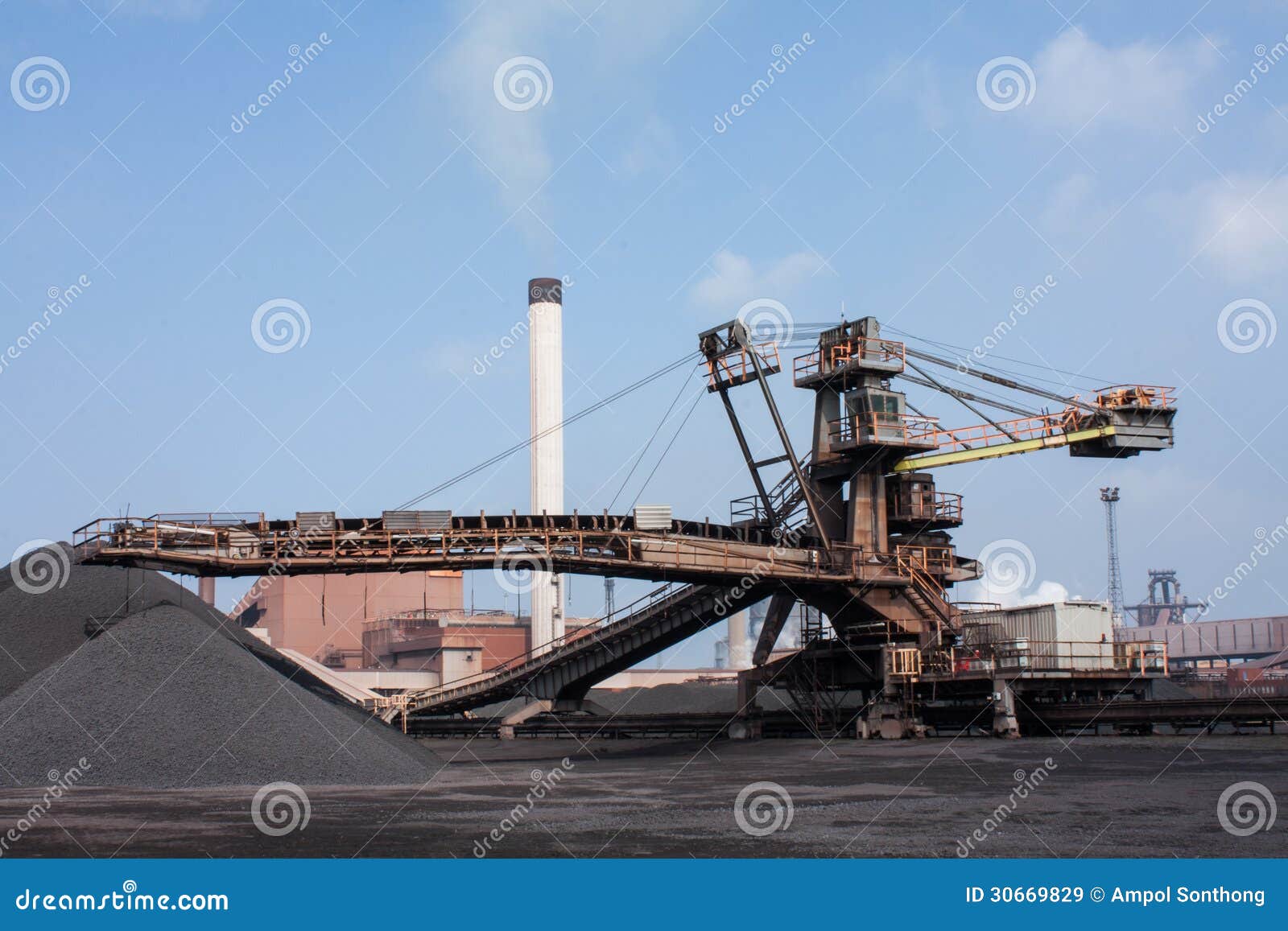 Iron ore crusher stock image. Image of heavy, industry - 30669829