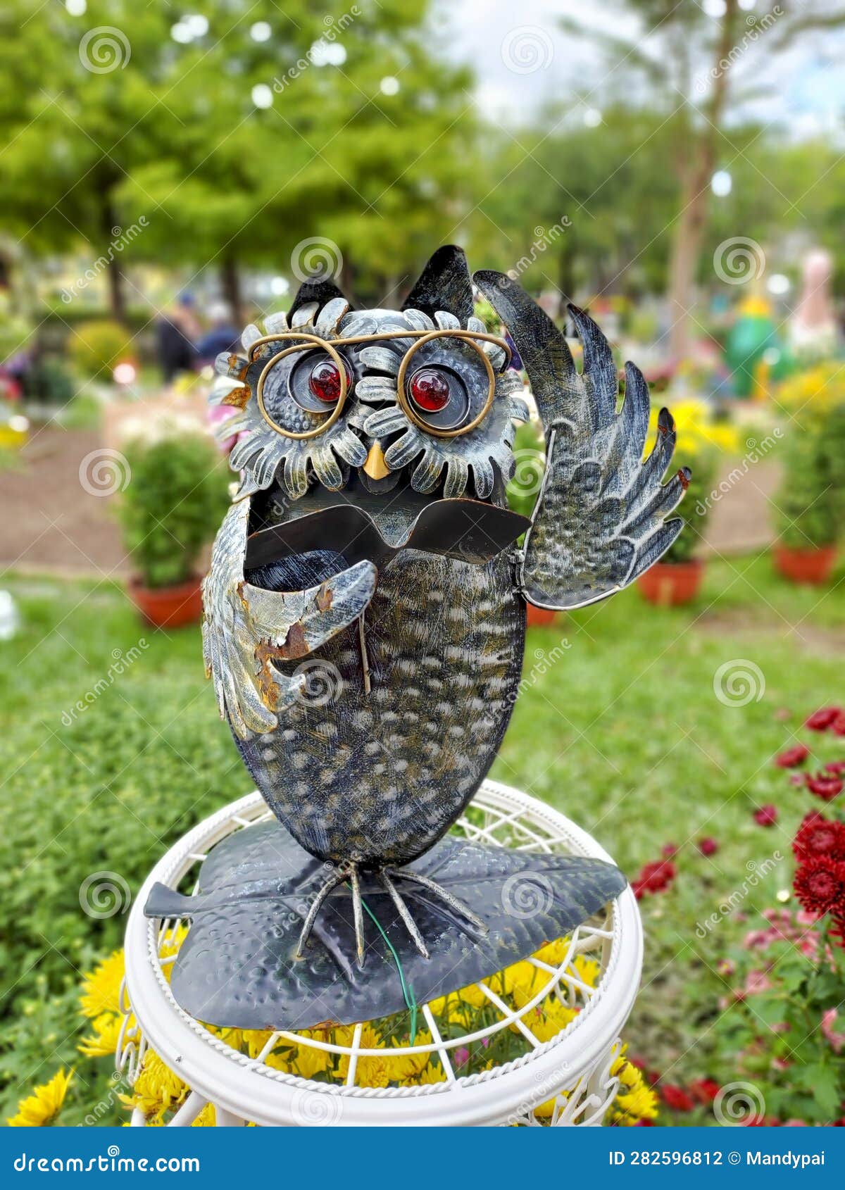 Iron Owl Decorative Artwork. Stock Photo - Image of funny, statue ...