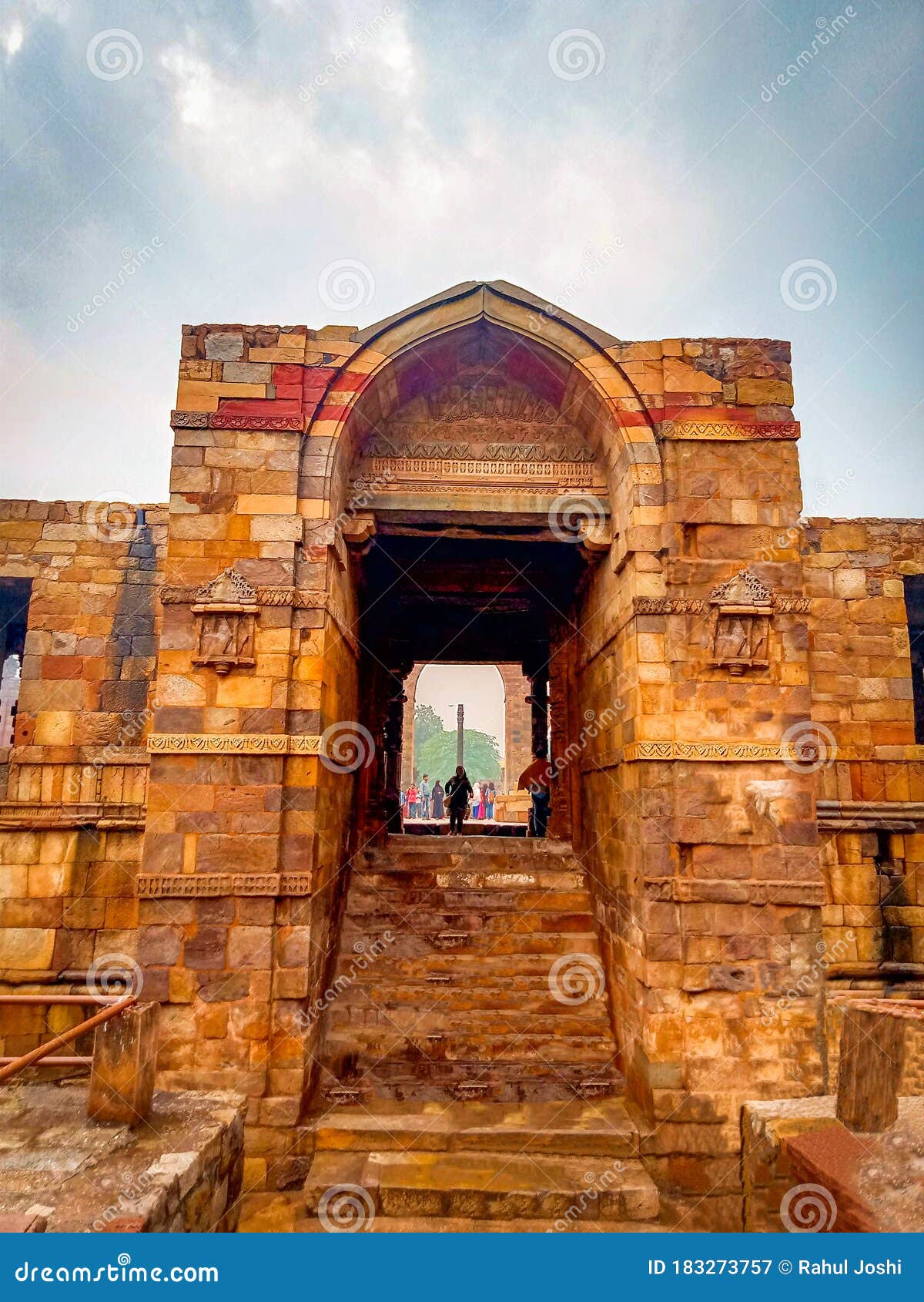 Iron Pillar through the Gate at Qutub Minar Complex Stock Image - Image ...