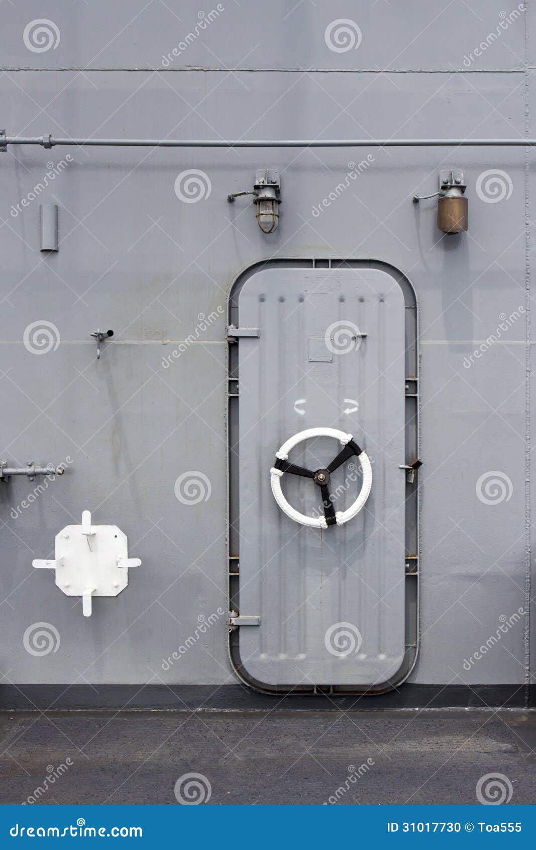Iron Ship Door with Lock Wheel Stock Photo - Image of vent, wheel: 31017730