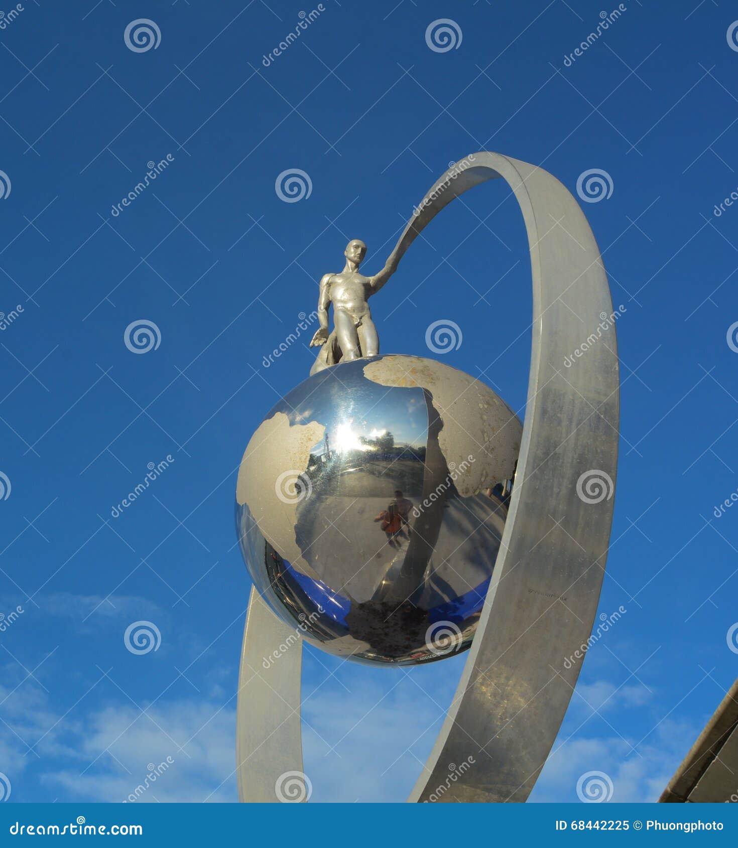 Iron Statue at the Park in Singapore Editorial Image - Image of blue ...