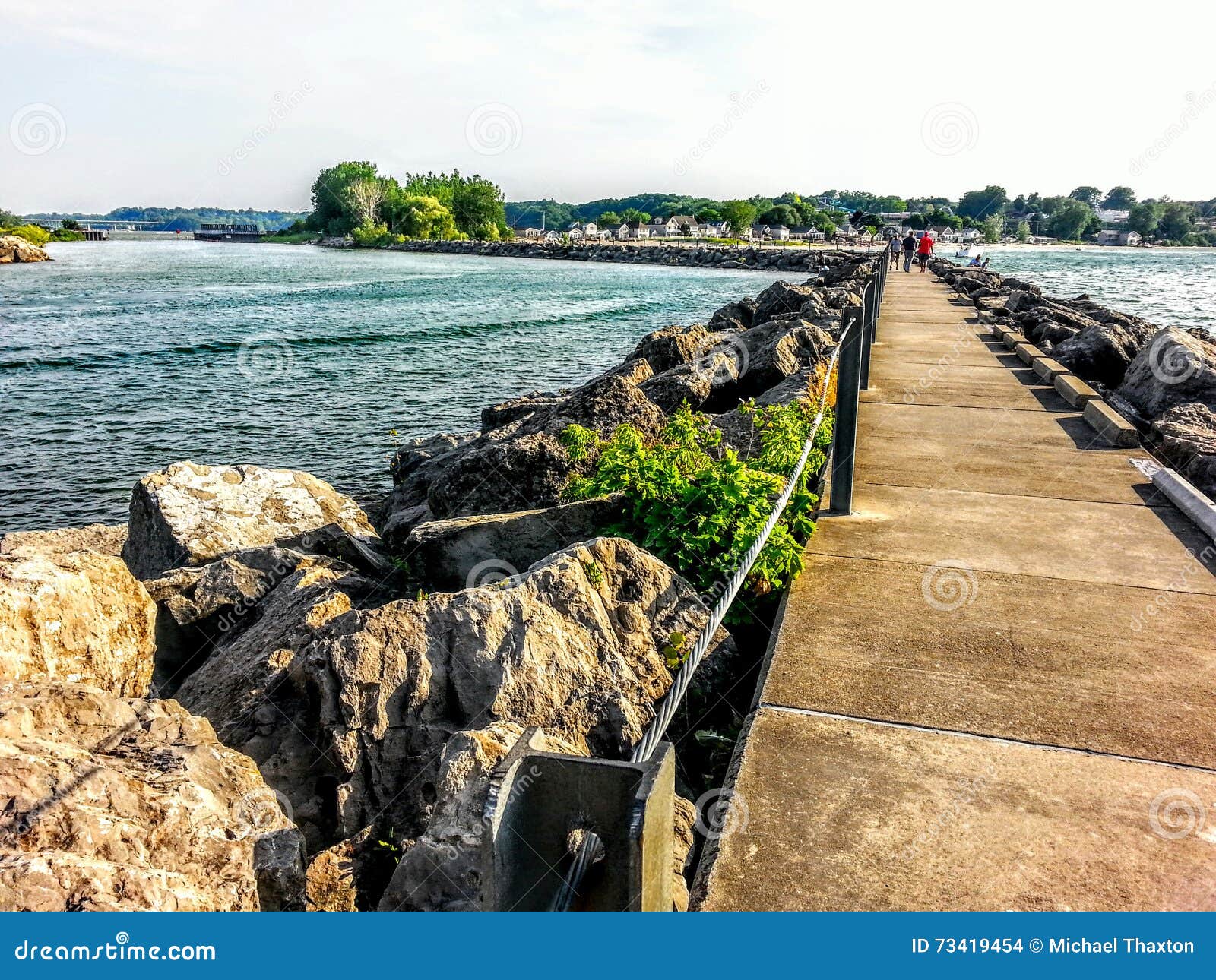 Irondequoit Bay Pier editorial stock image. Image of lake - 73419454