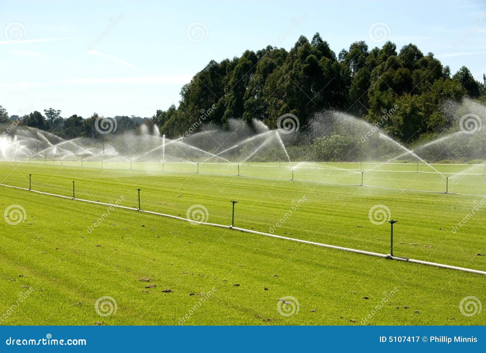 Irrigatie stock afbeelding. Afbeelding bestaande uit water - 5107417