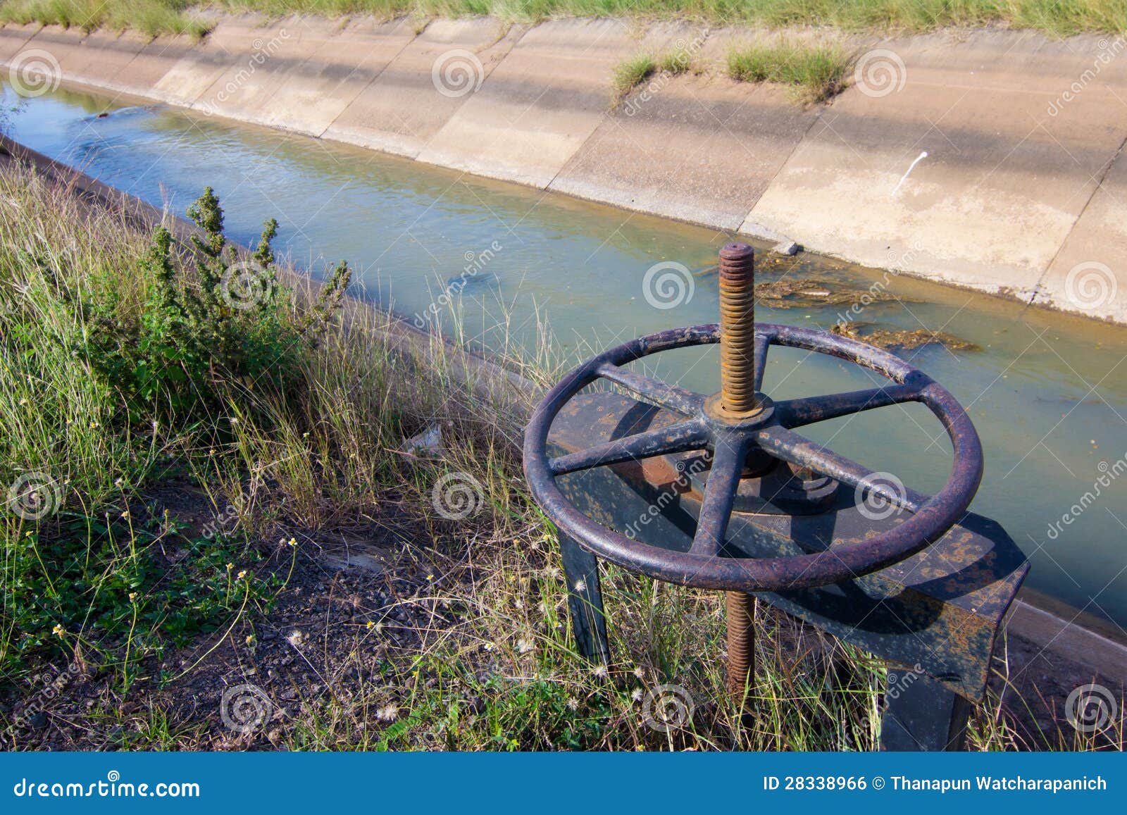 Irrigation Canal and Floodgate Stock Photo - Image of flood, blue: 28338966