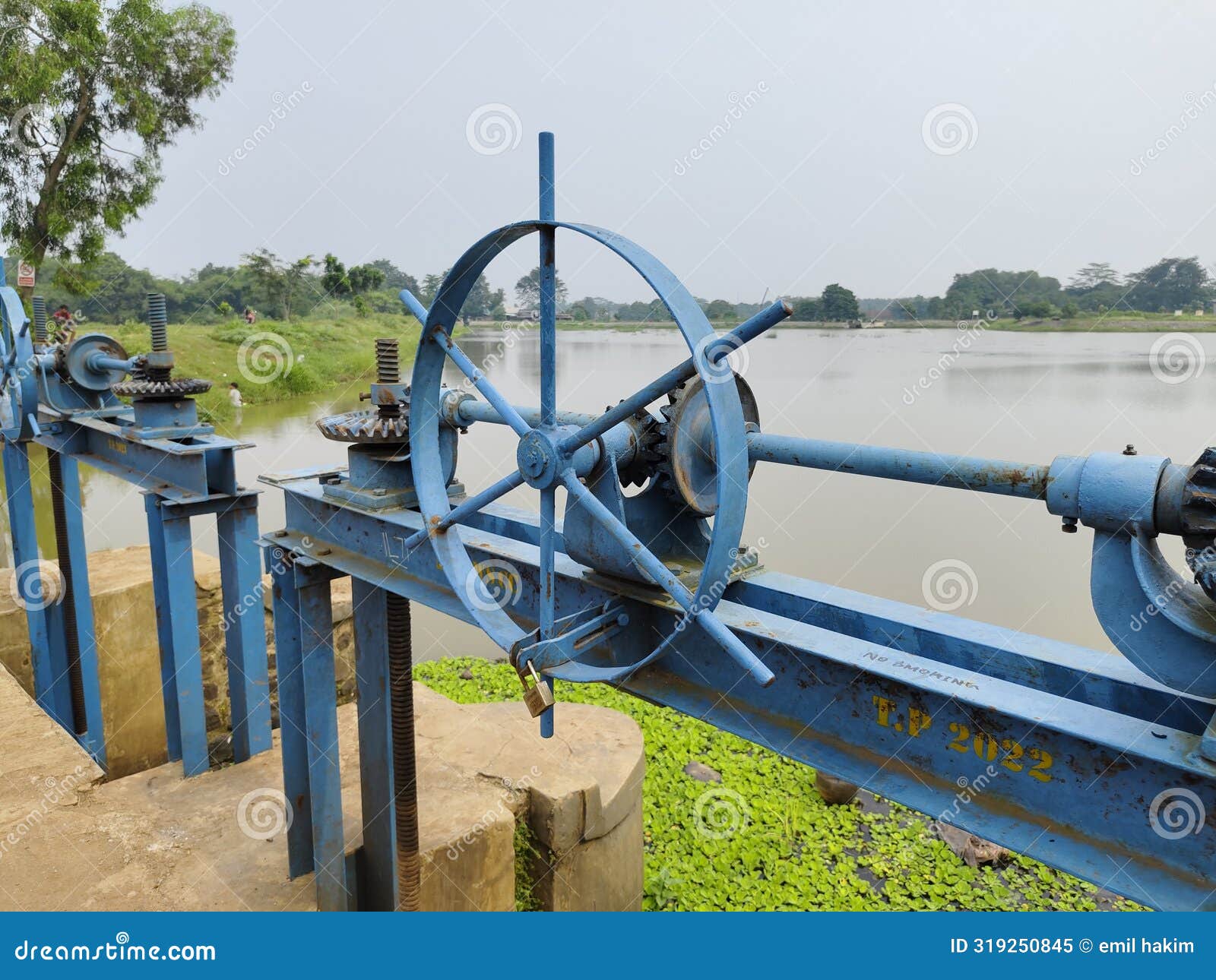 Irrigation Sluice Gate Controlling Water Flow Stock Image - Image of ...