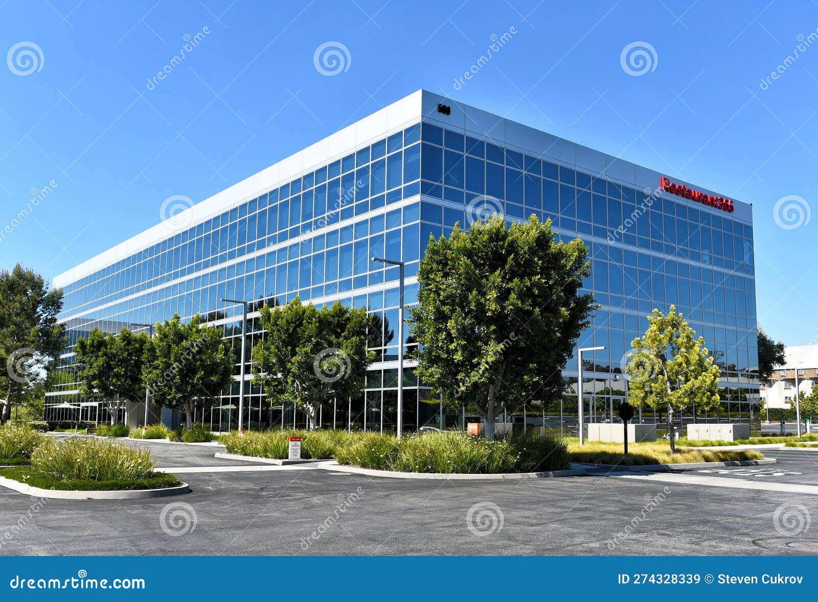 IRVINE, CALIFORNIA - 2 APR 2023: the Restaurant365 Building, the ... IRVINE, CALIFORNIA - 2 APR 2023: the Restaurant365 Building, the ...