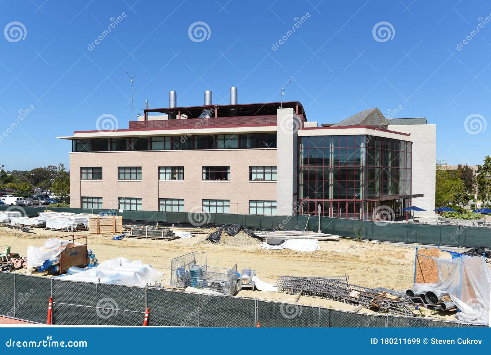 IRVINE, CALIFORNIA - 22 APRIL 2020: Construction of the ...