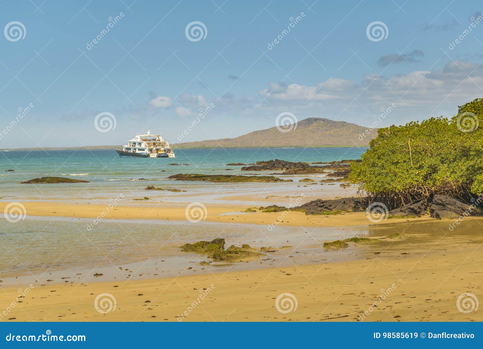 Isabela Beach, Galapagos, Ecuador Editorial Stock Image - Image of ...