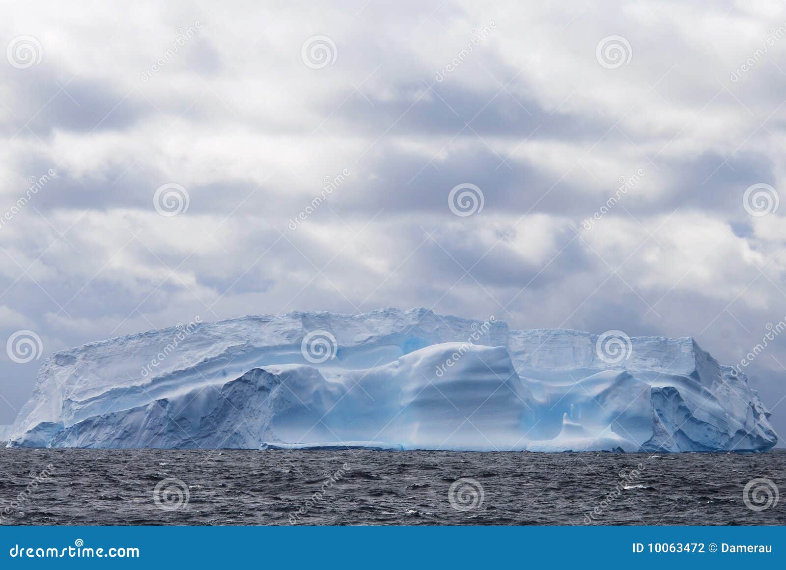 Isberg arkivfoto. Bild av isberg, vitt, kallt, himmel - 10063472