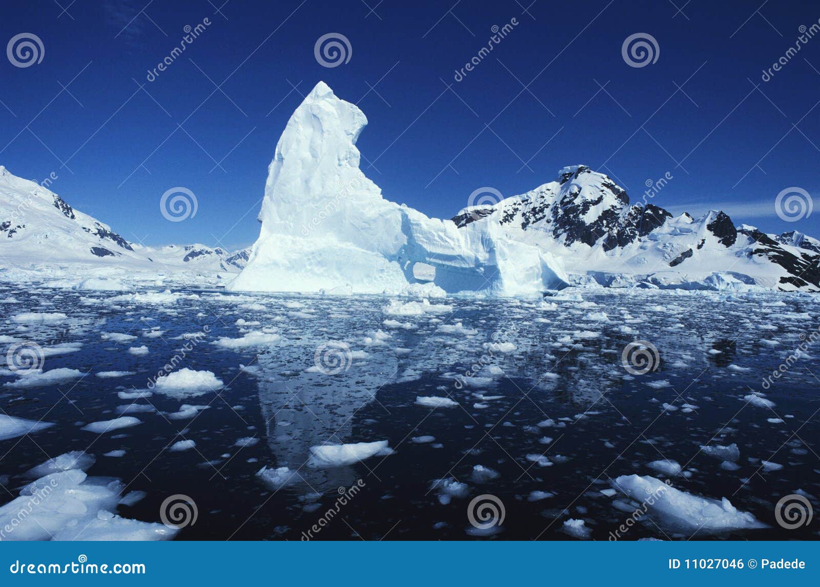 Isberg arkivfoto. Bild av globalt, hubbard, berg, scener - 11027046