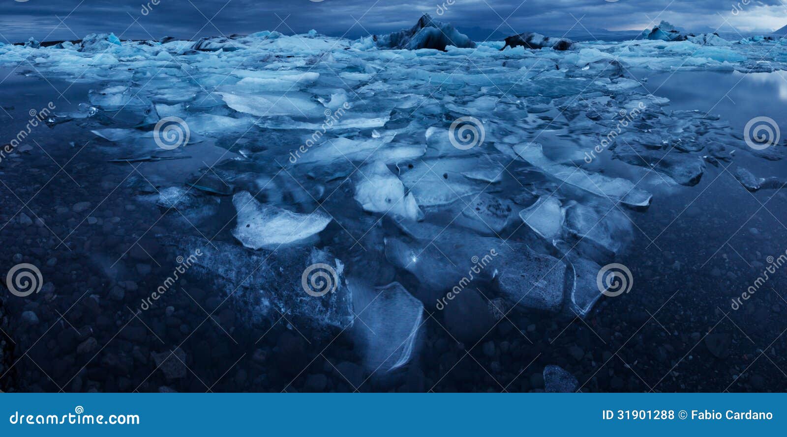 Isberg arkivfoto. Bild av majestätiskt, fakturerad, kristall - 31901288