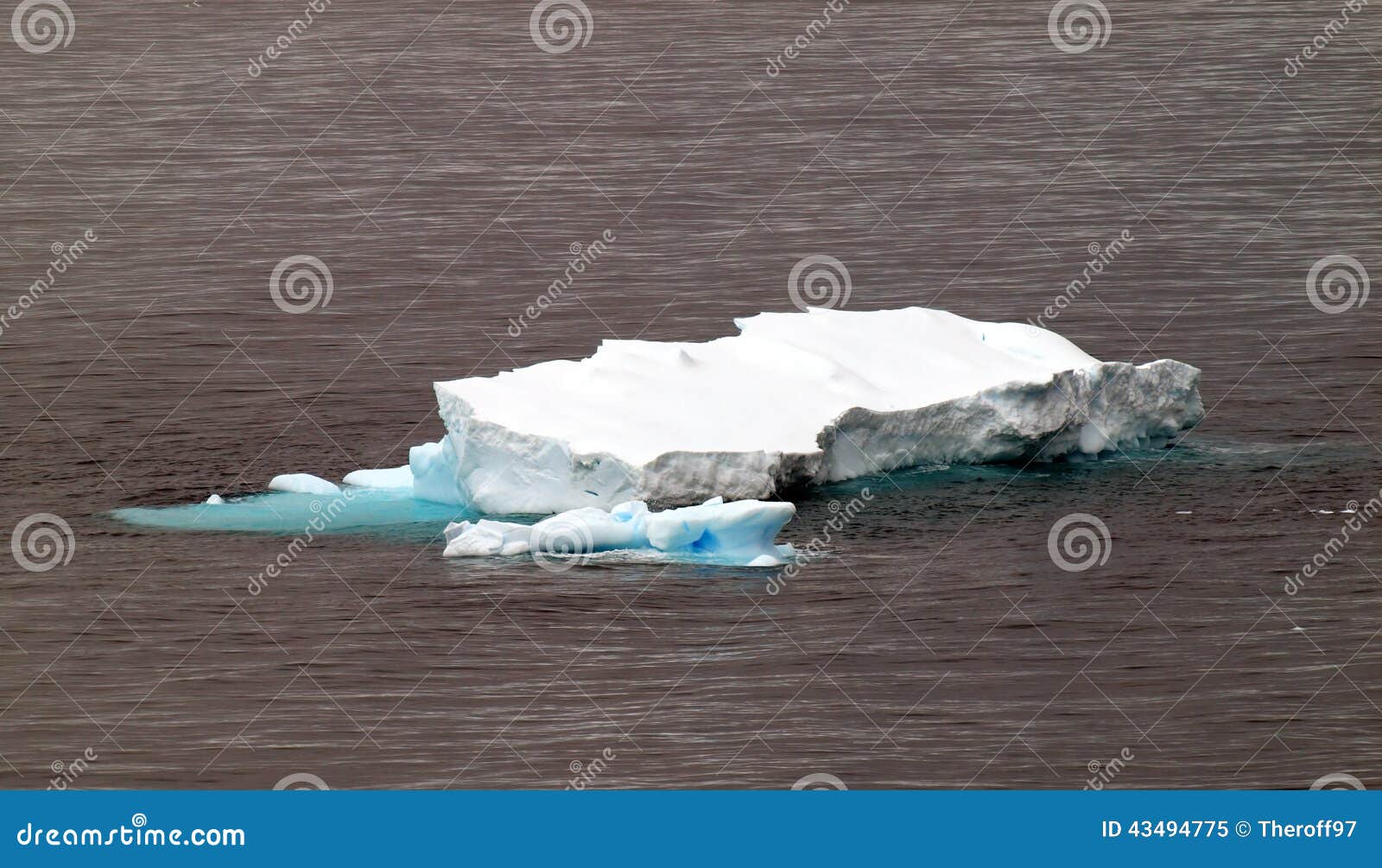 Isberg fotografering för bildbyråer. Bild av kallt, skönhet - 43494775