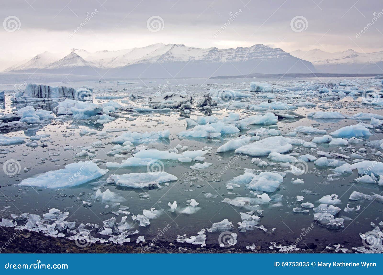Isberg fotografering för bildbyråer. Bild av lagun, isberg - 69753035
