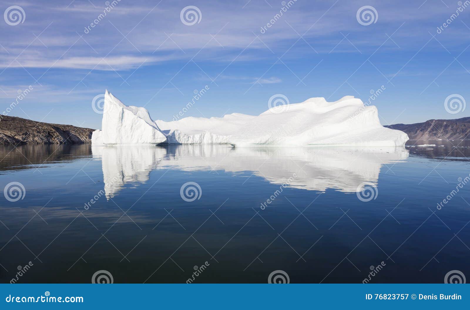Isberg fotografering för bildbyråer. Bild av flottörhus - 76823757