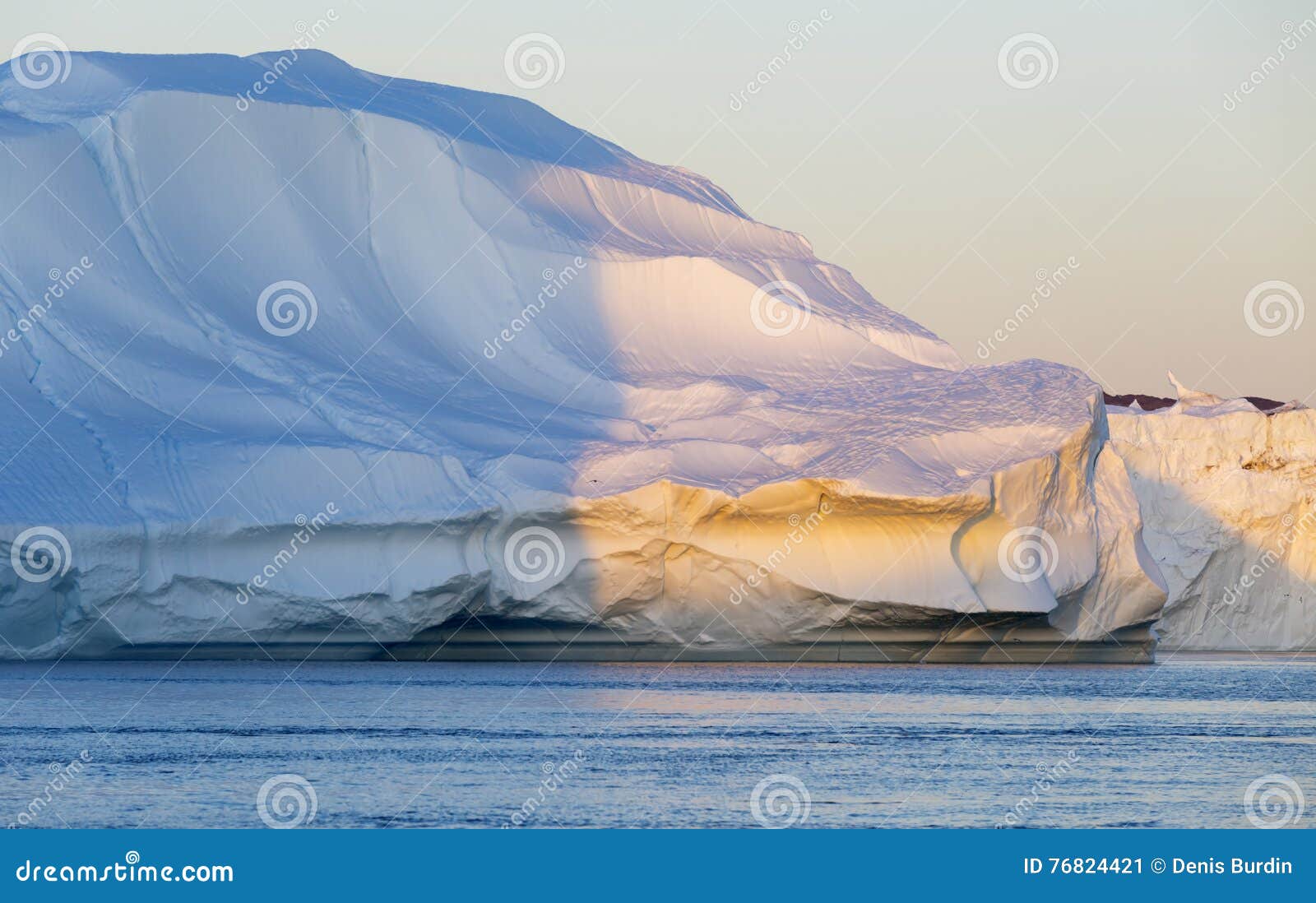 Isberg fotografering för bildbyråer. Bild av klimat, liggande - 76824421