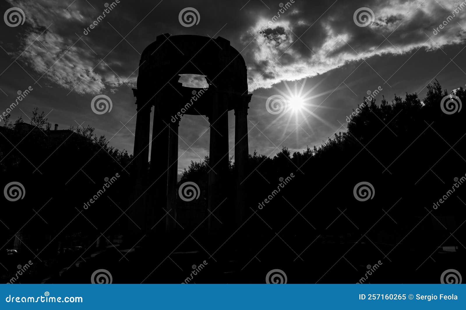 Isernia, Molise. Monument To the Fallen of the First World War Stock ...