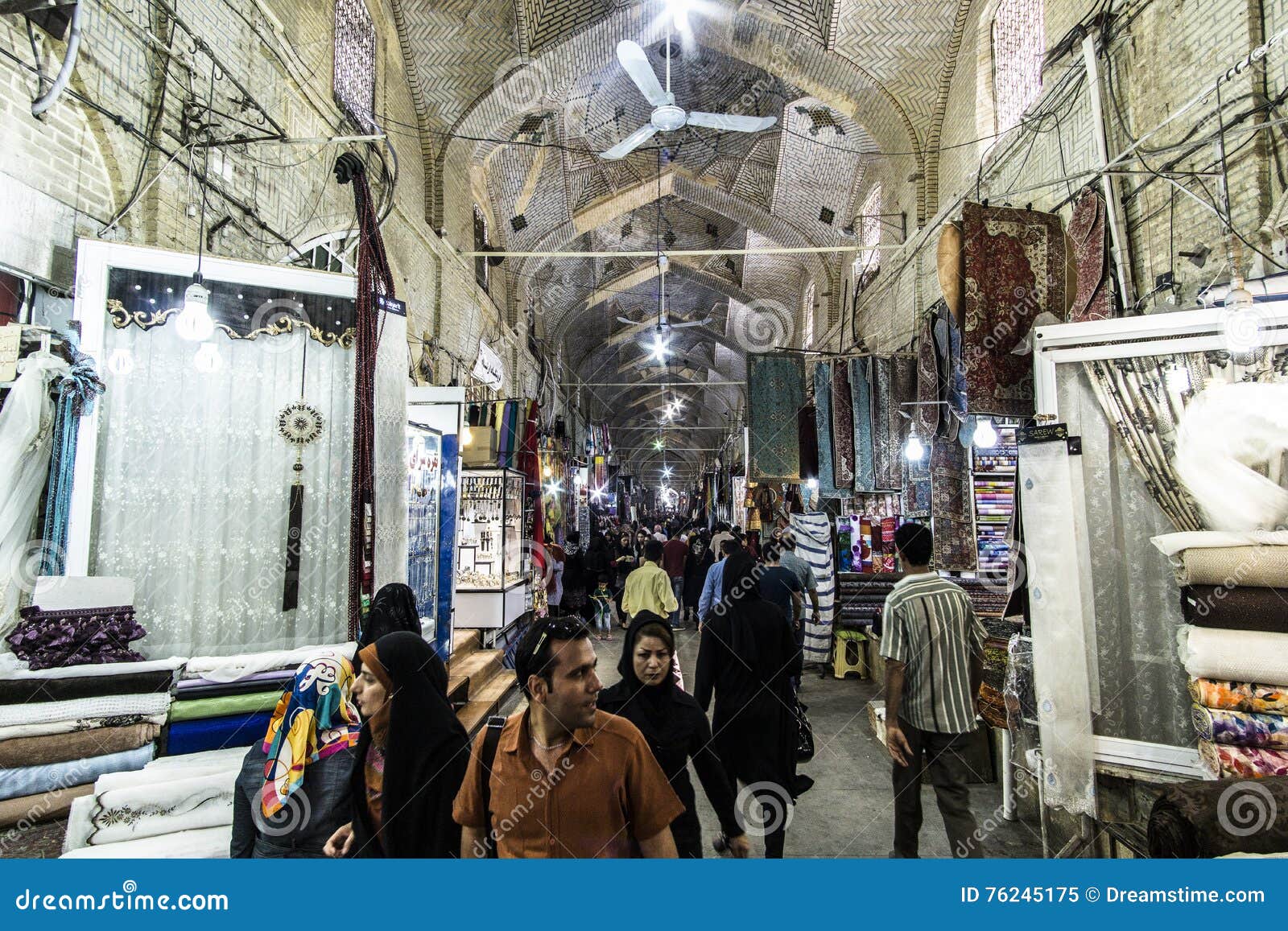 Isfahan Bazaar editorial image. Image of iran, isfahan - 76245175