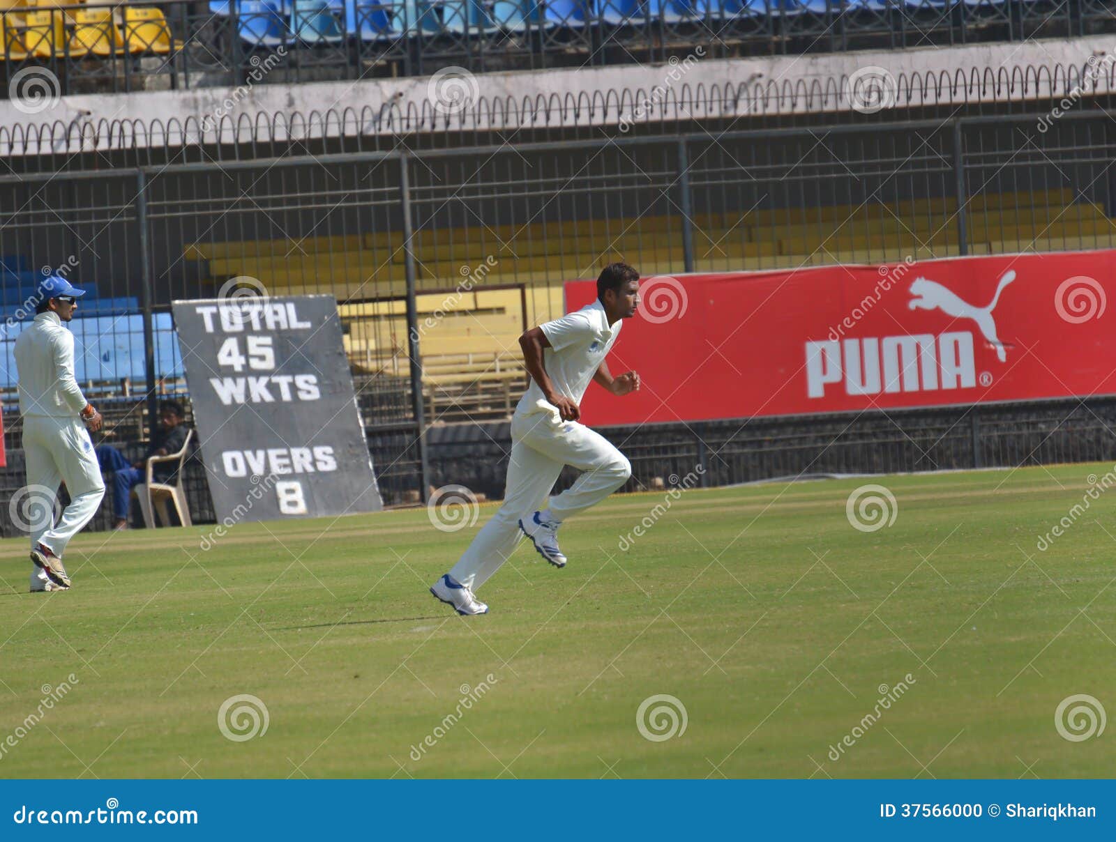 Ishwar Pandey Running-up To Bowl Editorial Image - Image of cricketers ...